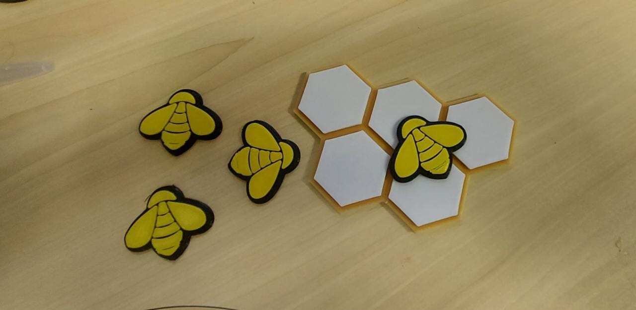 Bee & honeycomb by Wagner Lima | Download free STL model | Printables.com