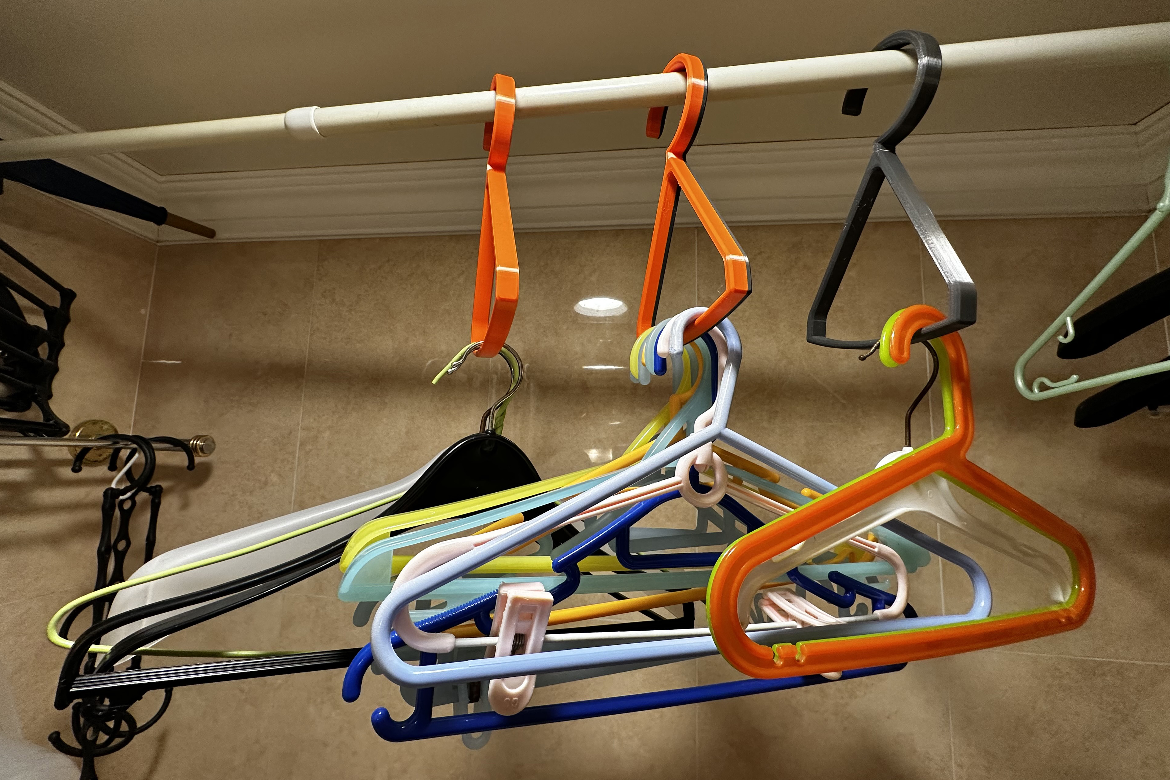 Clothes Hanger Organizer by CartoonishNerd | Download free STL model ...