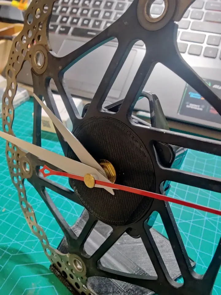 Hope floating disc clock adapter by Gandul | Download free STL model ...