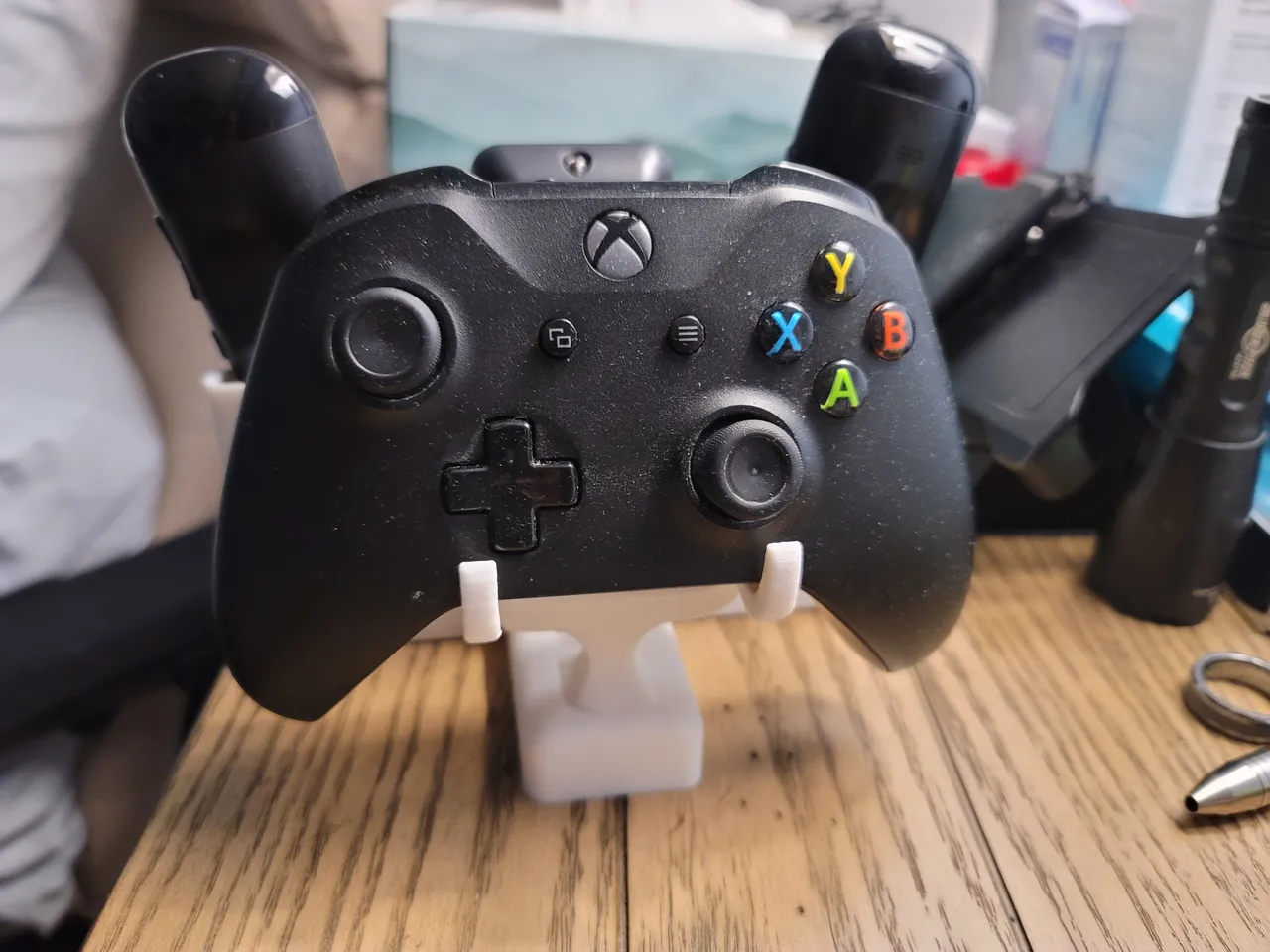 Desktop Controller & Remote Holder -- REMIX by TxGnRnr | Download free ...