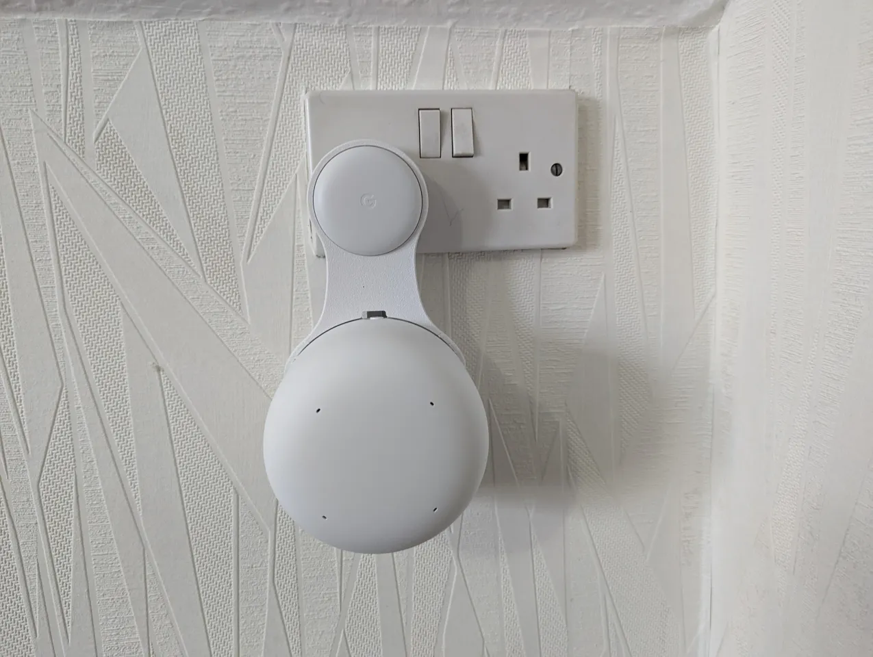 Google Nest Wifi Point UK Socket Holder by edmogeor | Download free STL ...