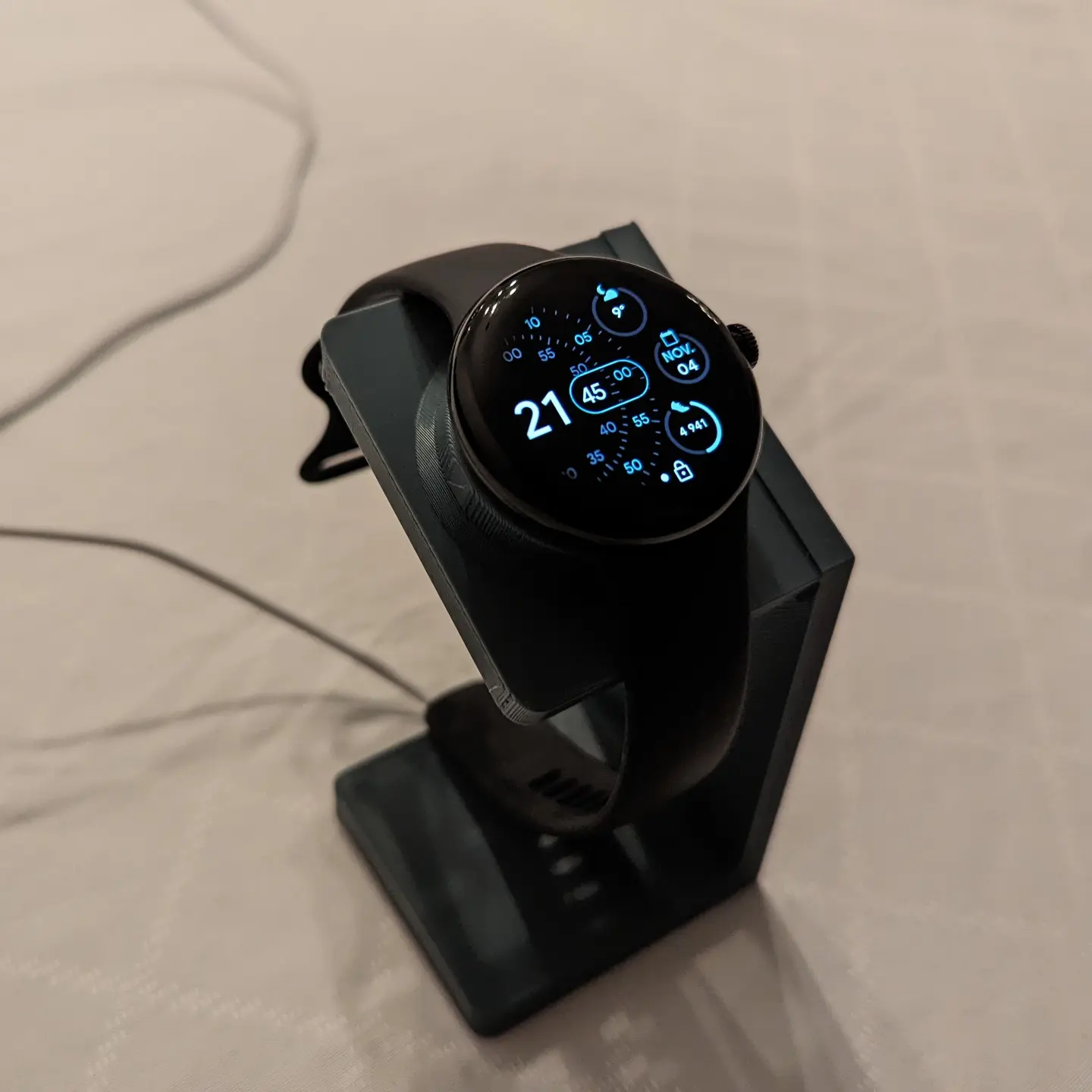Pixel watch stand by Mazoren | Download free STL model | Printables.com