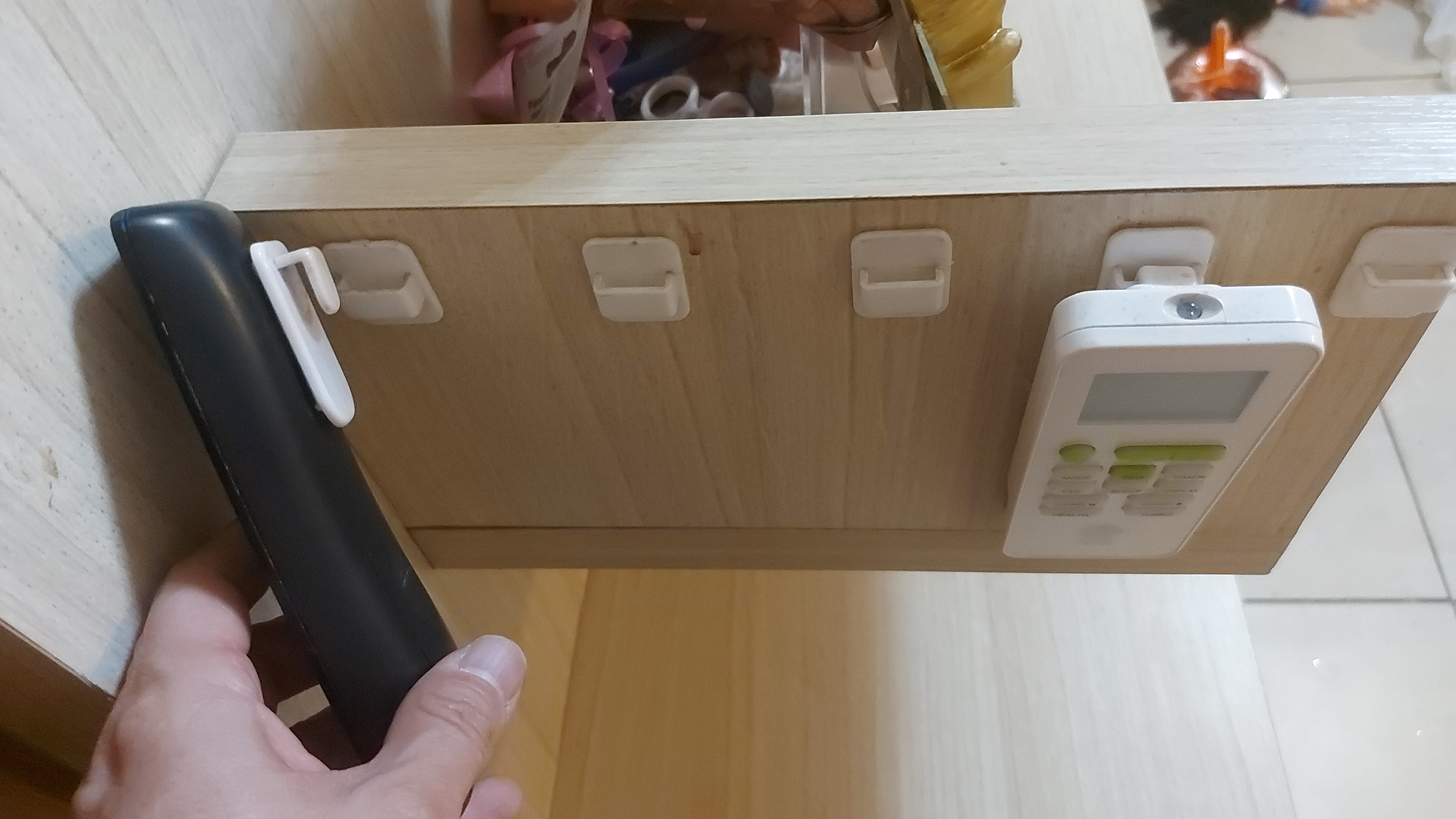 Stylish and simple remote control holder by Wagner Lima | Download free ...