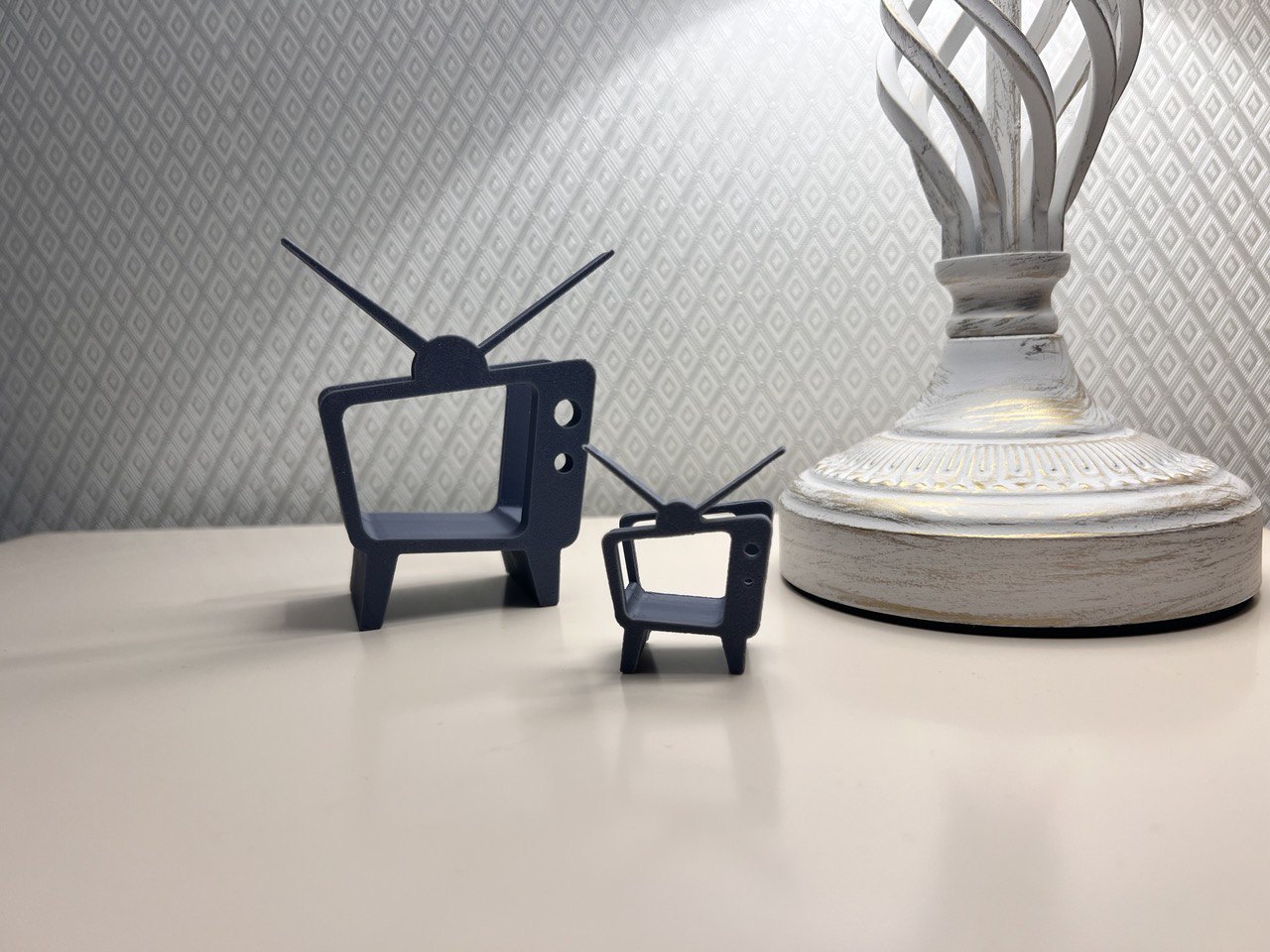 "Vintage TV" holder by Rashns | Download free STL model | Printables.com