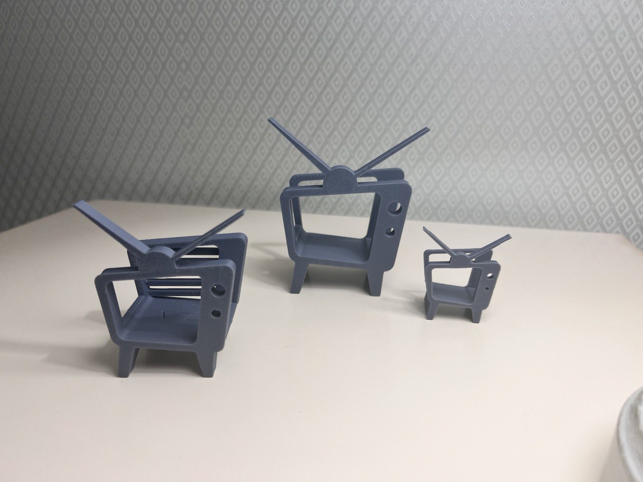 "Vintage TV" holder by Rashns | Download free STL model | Printables.com