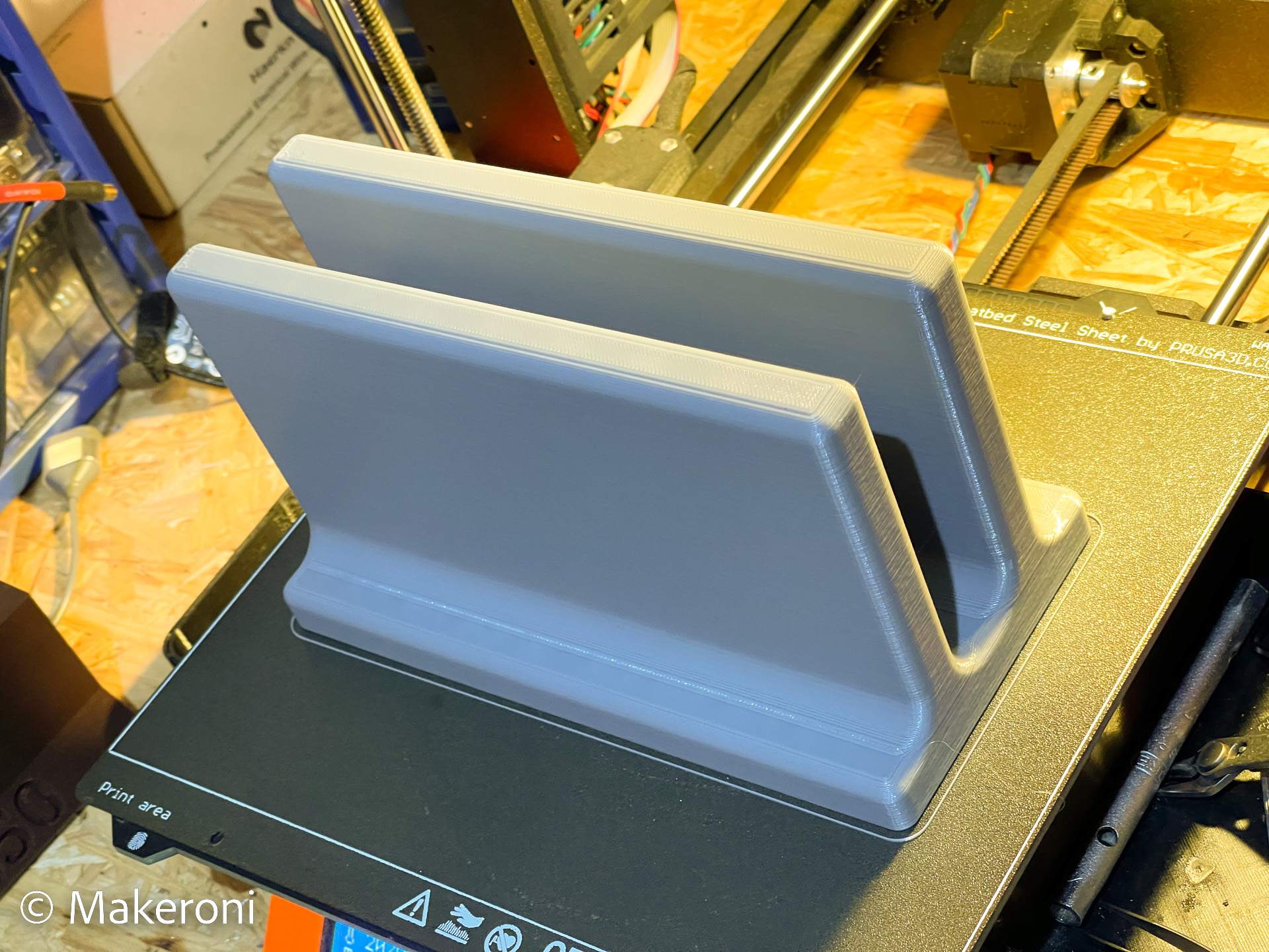 MacBook vertical stand by Makeroni | Download free STL model ...