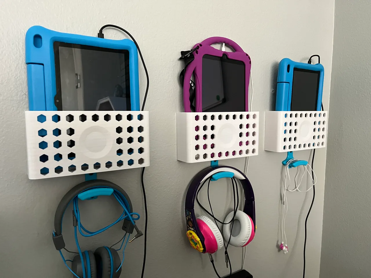 Tablet Wall Mount by SM Prints | Download free STL model | Printables.com