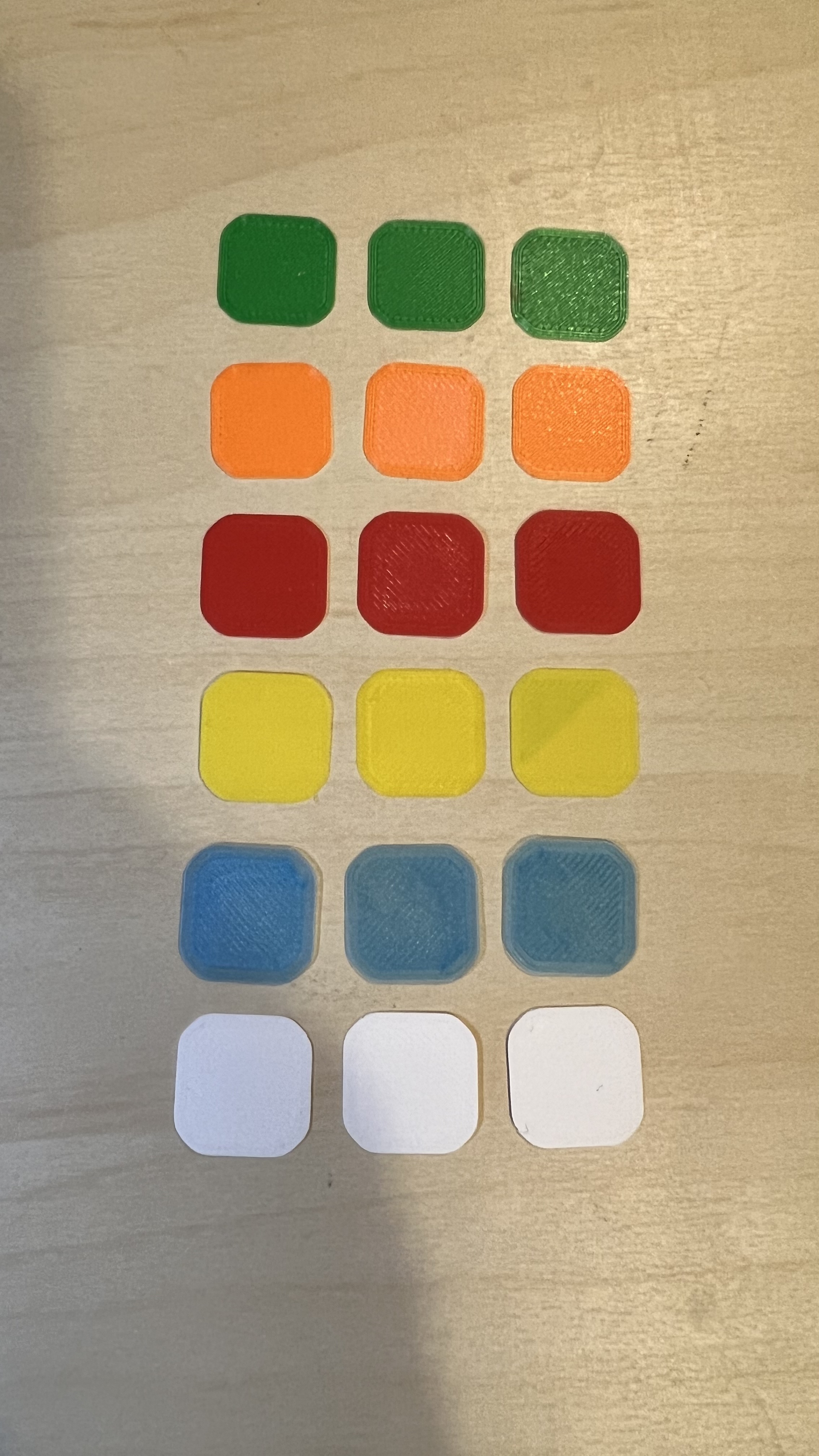 Barevné štítky na Rubikovu kostku / Colored labels for the Rubik's cube ... Barevné štítky na Rubikovu kostku / Colored labels for the Rubik's cube ...