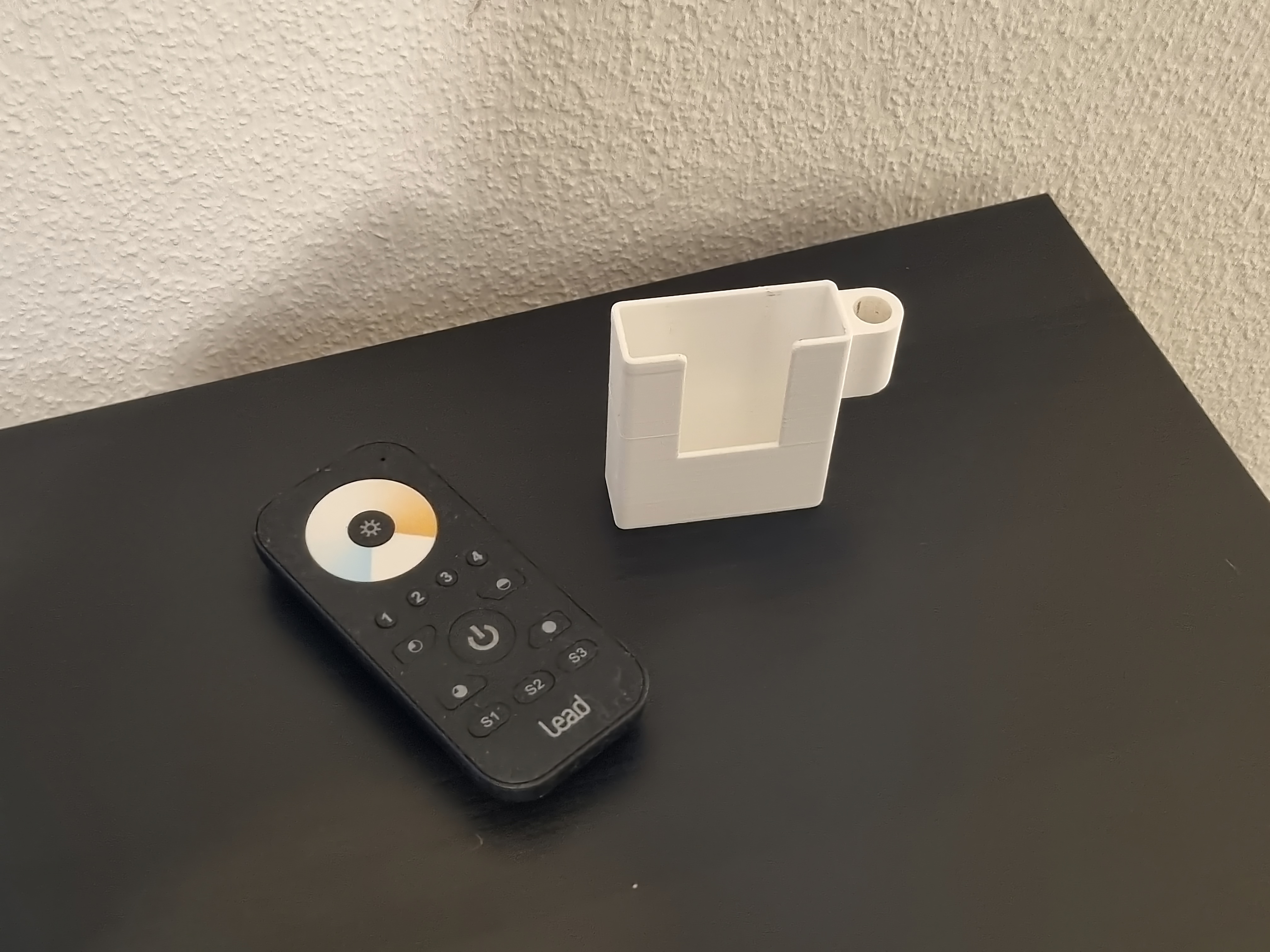 Remote holder for door hinge by MatMake | Download free STL model ...