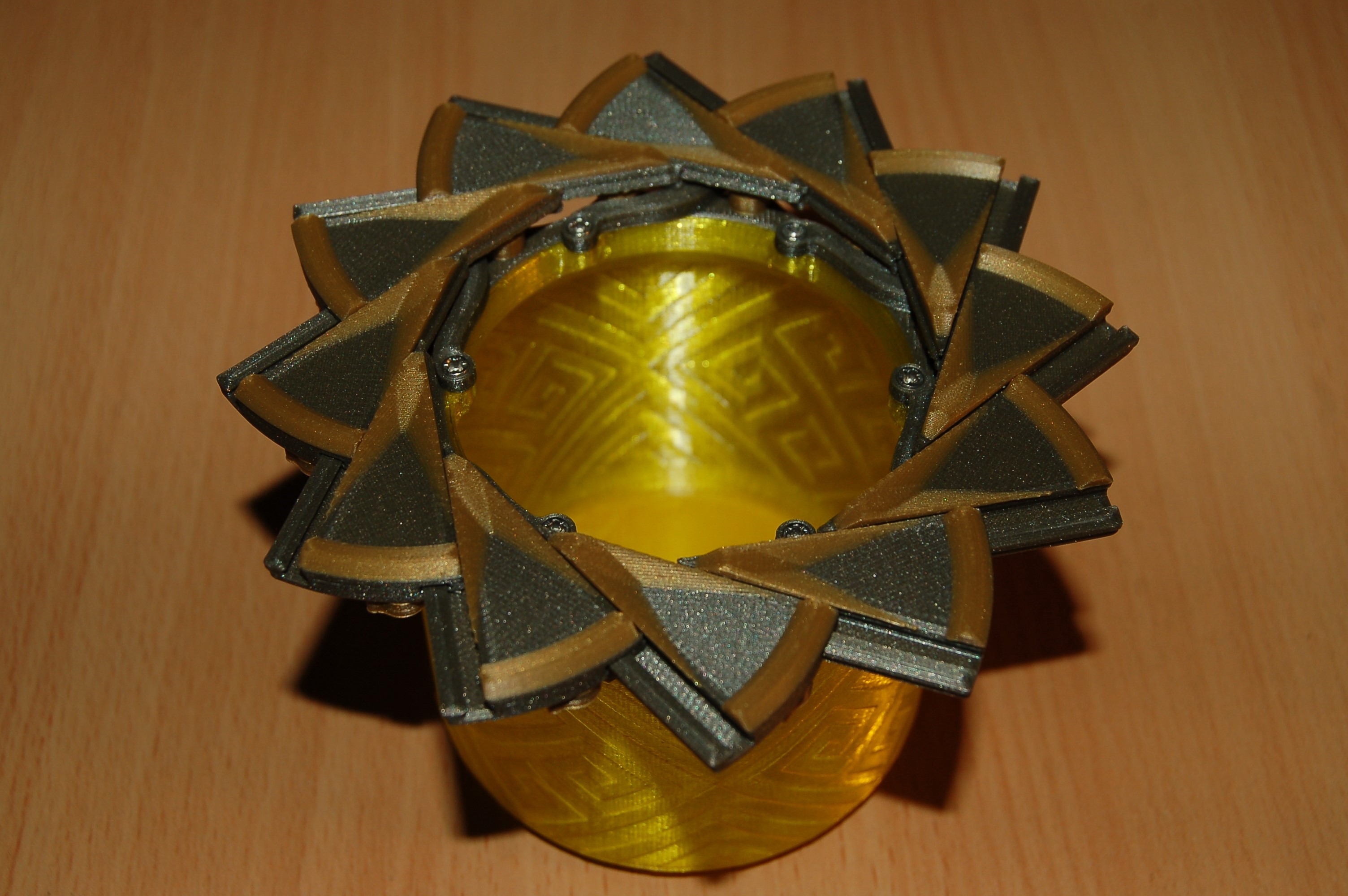 12 Leaf Aperture Iris Box by Brien Allison | Download free STL model ...