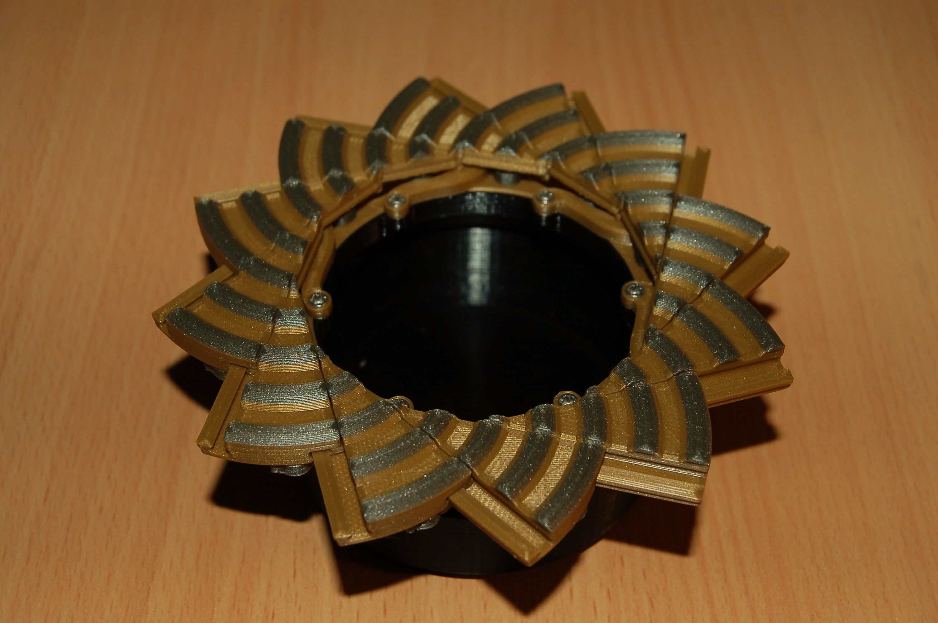 12 Leaf Aperture Iris Box by Brien Allison | Download free STL model ...