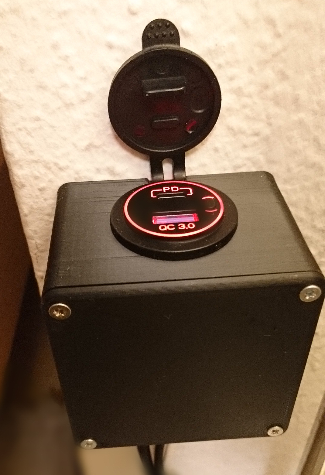 junction box with USB charger by Antimaterie | Download free STL model ...