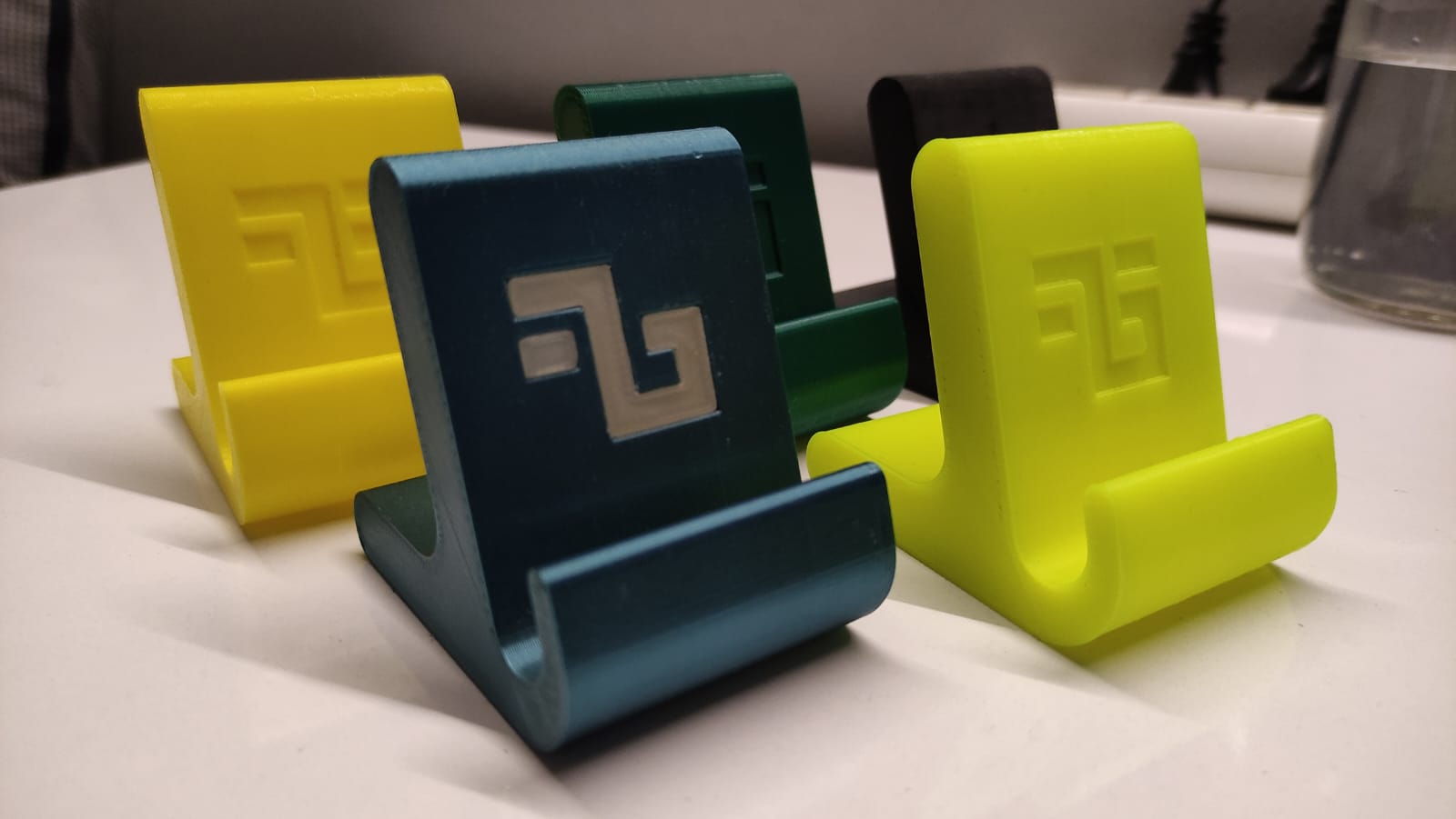 Simple Phone Holder by frzkaya | Download free STL model | Printables.com
