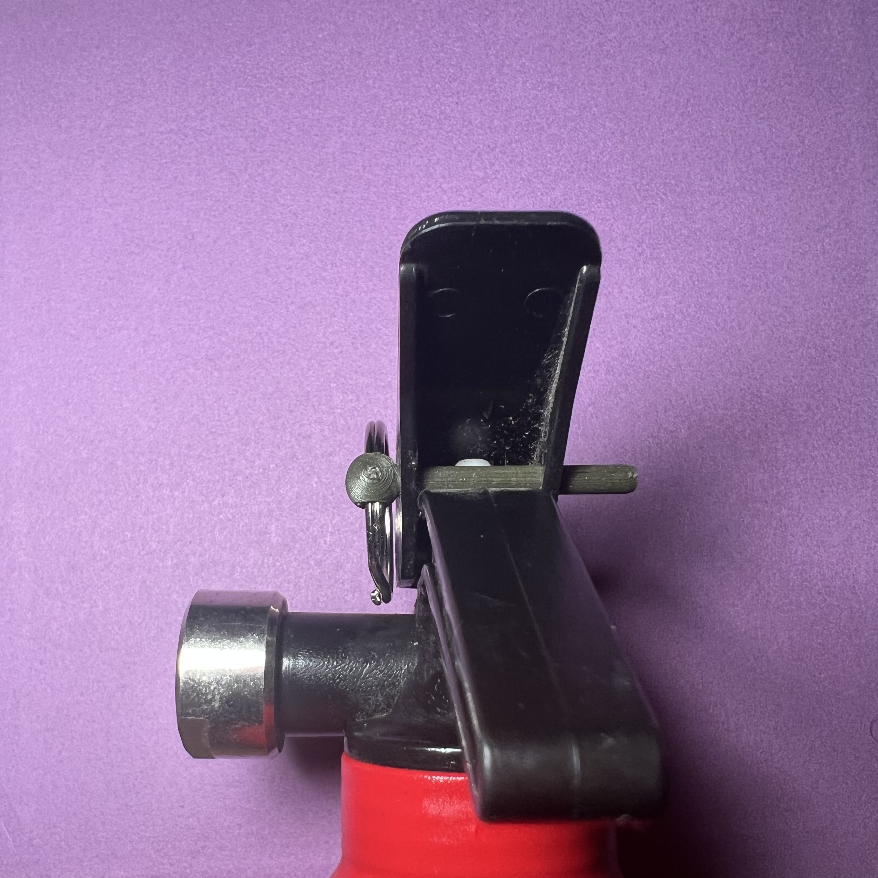 Locking pin for car fire extinguisher by muflon | Download free STL ...