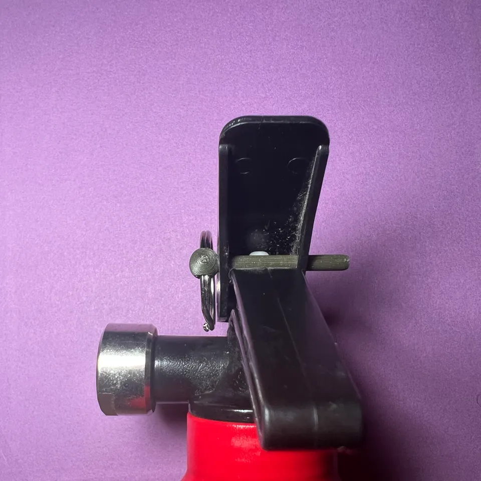 Locking pin for car fire extinguisher by muflon | Download free STL ...