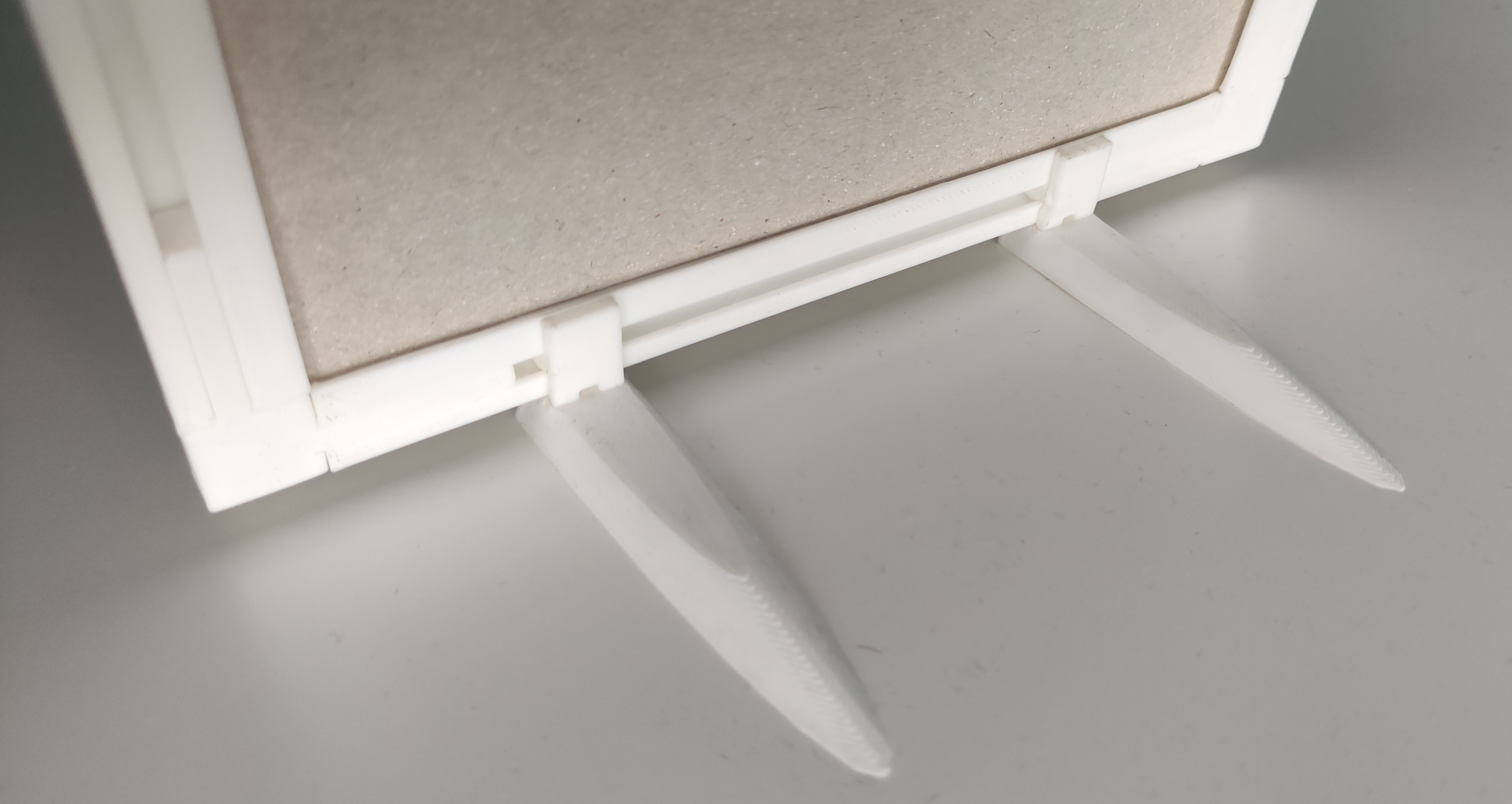 Stand for "infinitely adjustable picture frame" by erhapp | Download ...