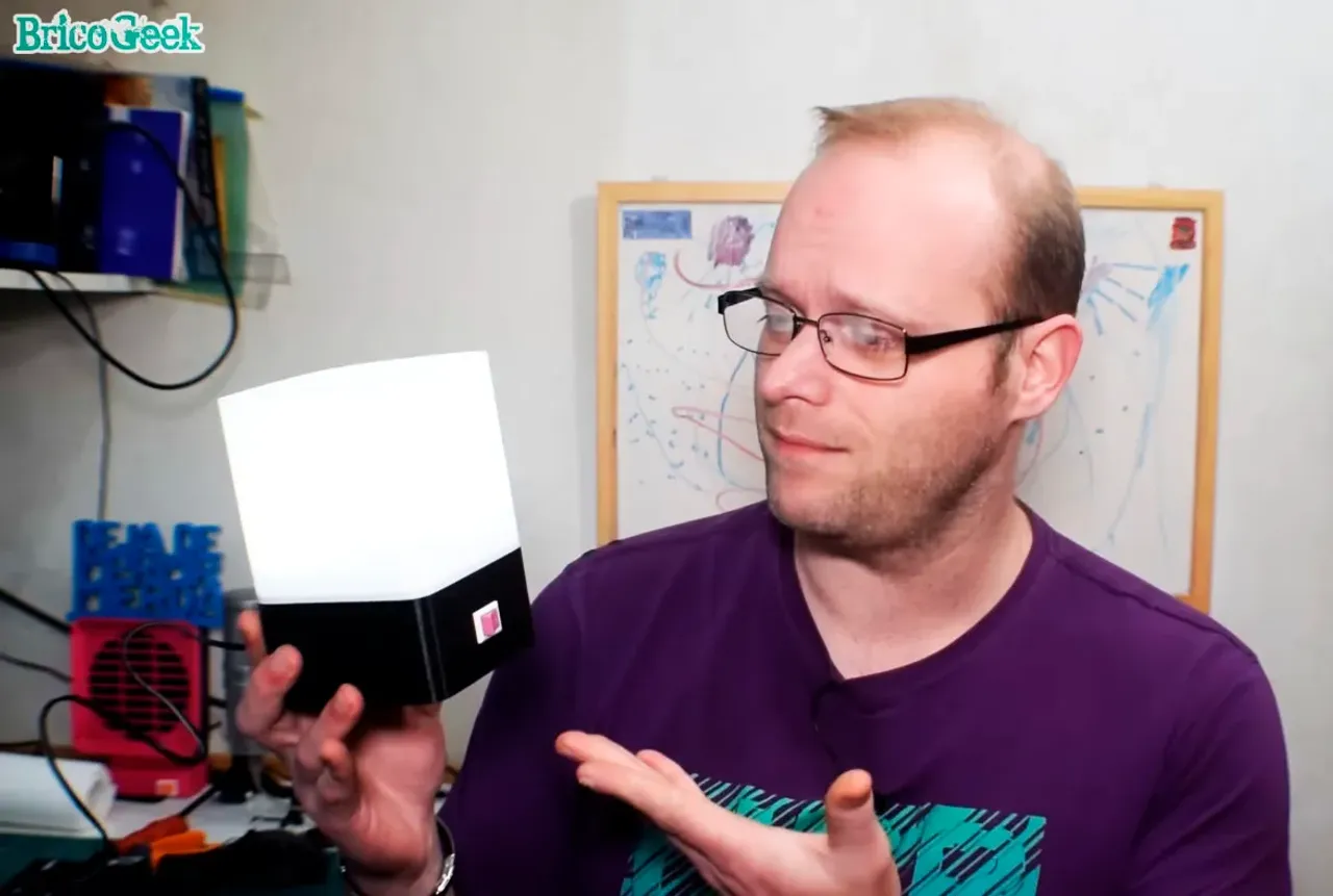 Simple DIY LED lamp by BricoGeek | Download free STL model | Printables.com