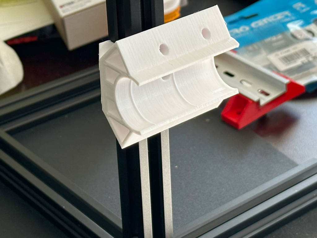 Wire shelf 2020 beam mount by NotLikeALeafOnTheWind | Download free STL ...