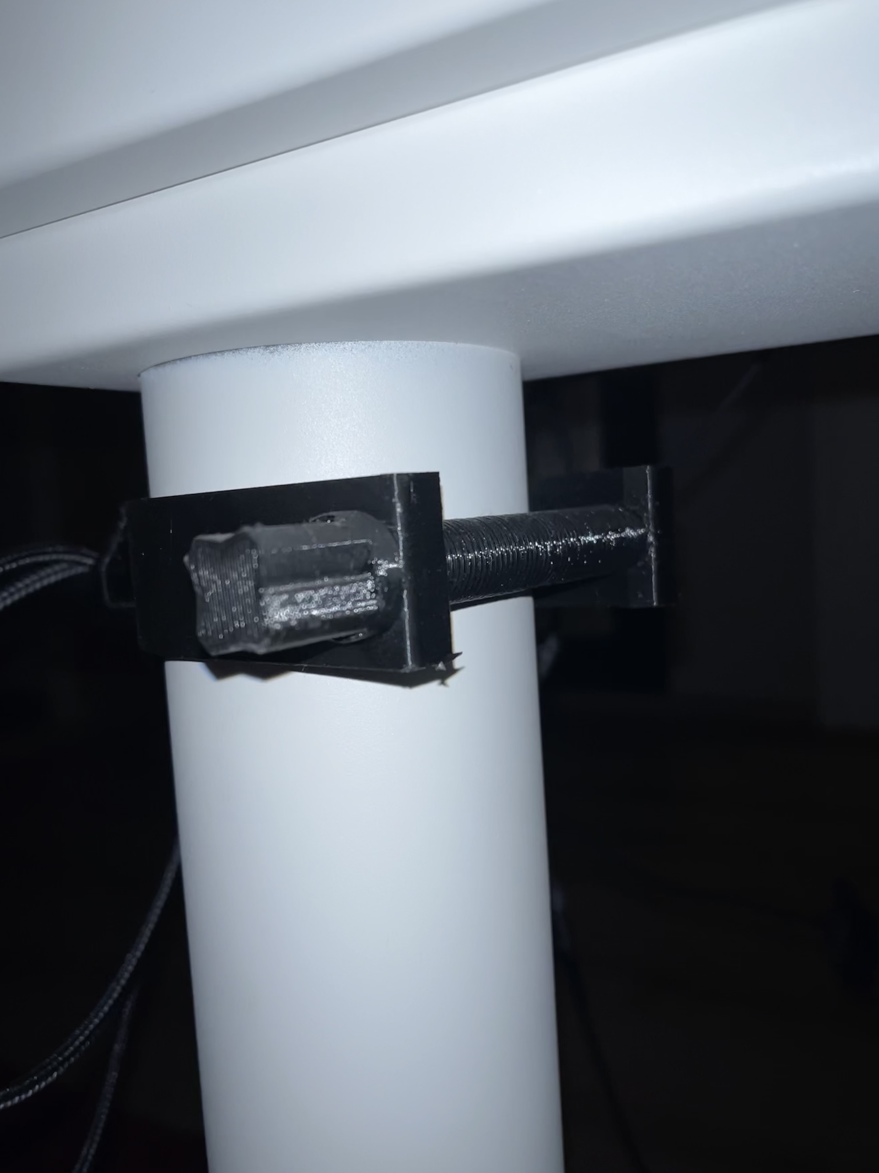 Cable organizer for Ikea Bekant by moeller_lukas | Download free STL ...
