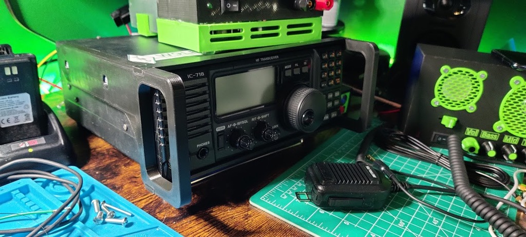 Icom IC-718 Side Rails by Lunchbox | Download free STL model ...
