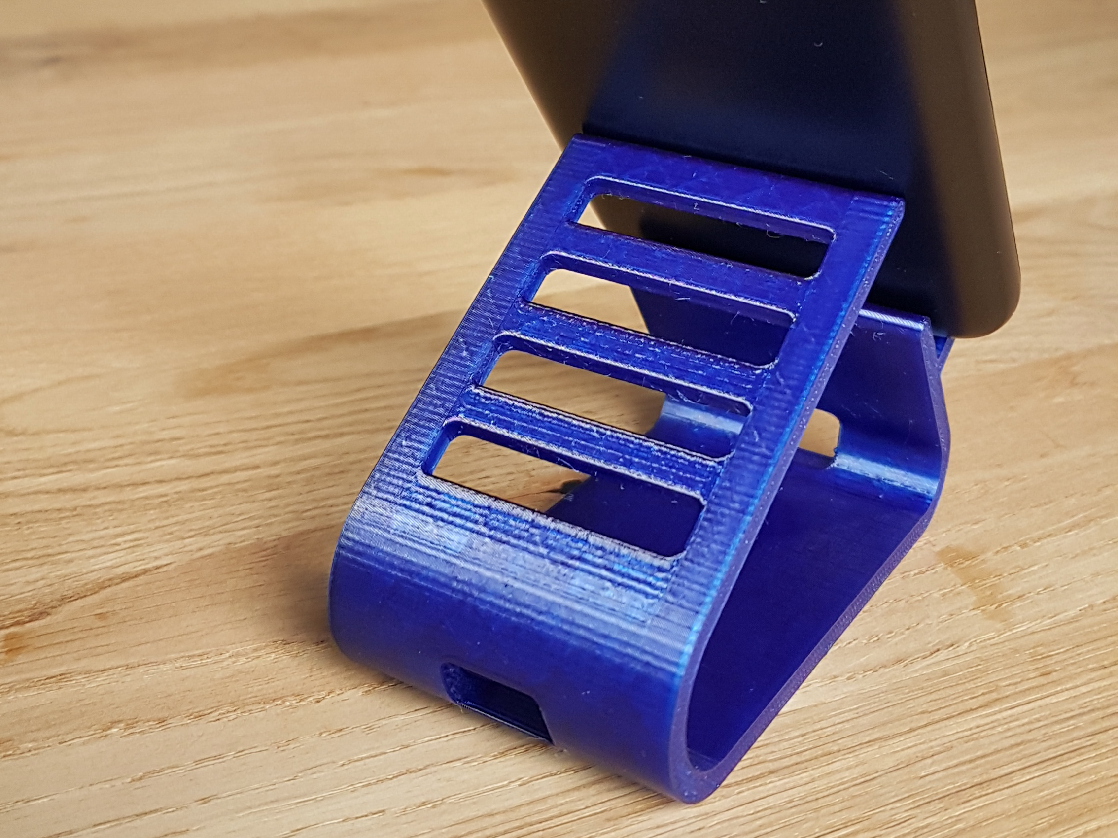 Simple and stylish phonestand by nirgal | Download free STL model ...