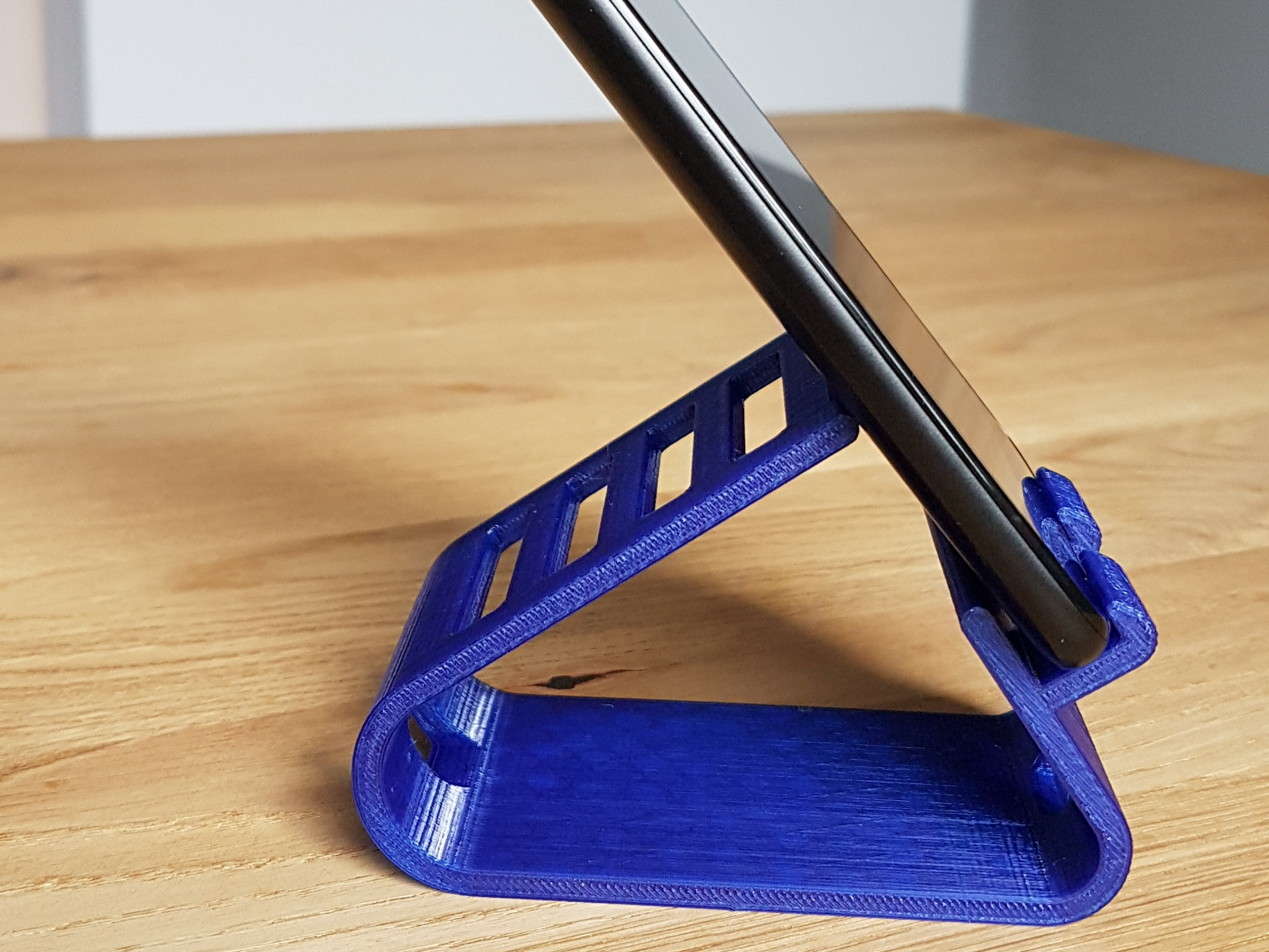 Simple and stylish phonestand by nirgal | Download free STL model ...