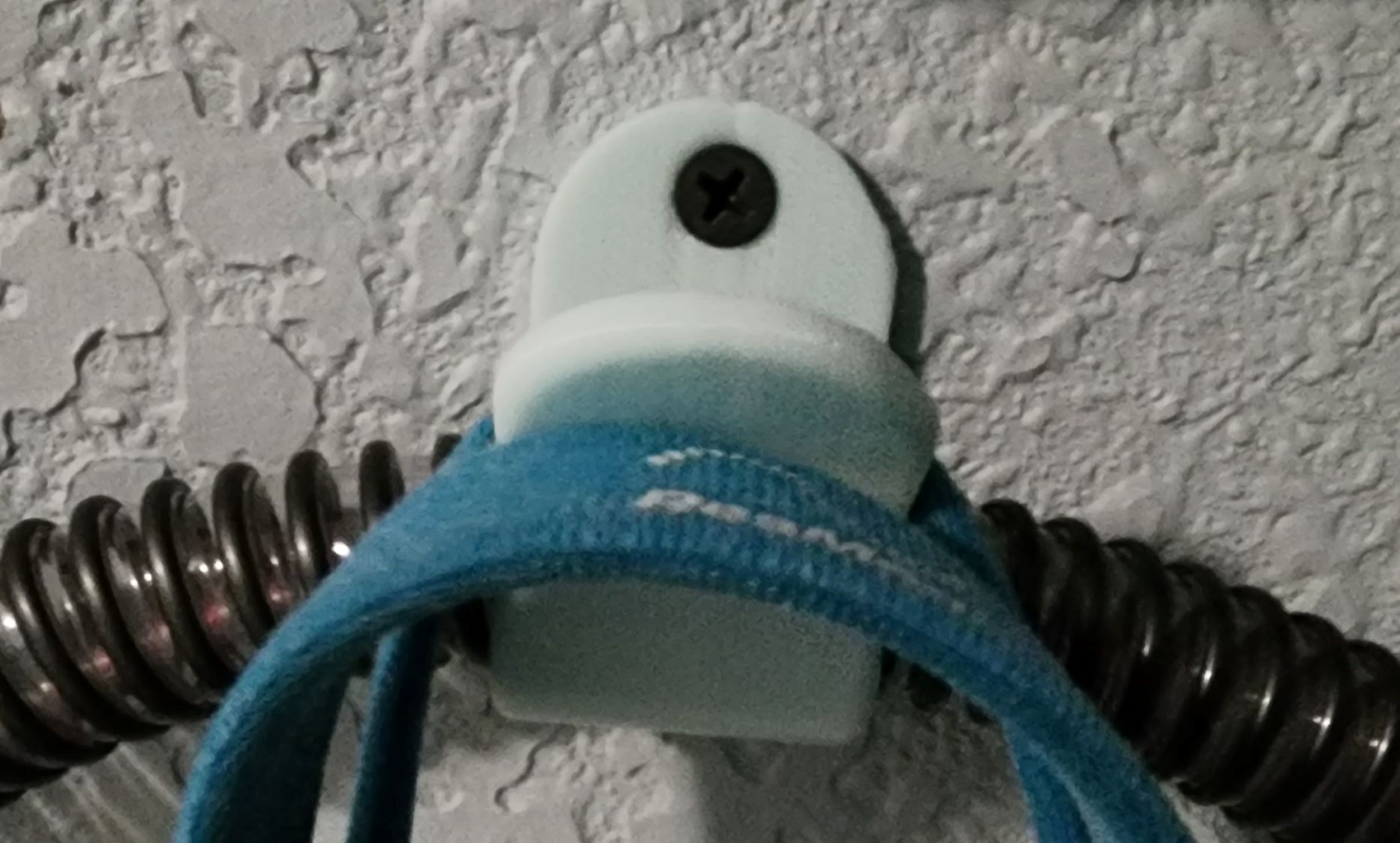 CPAP Hose Wall Mount with Hook by DJMac | Download free STL model ...