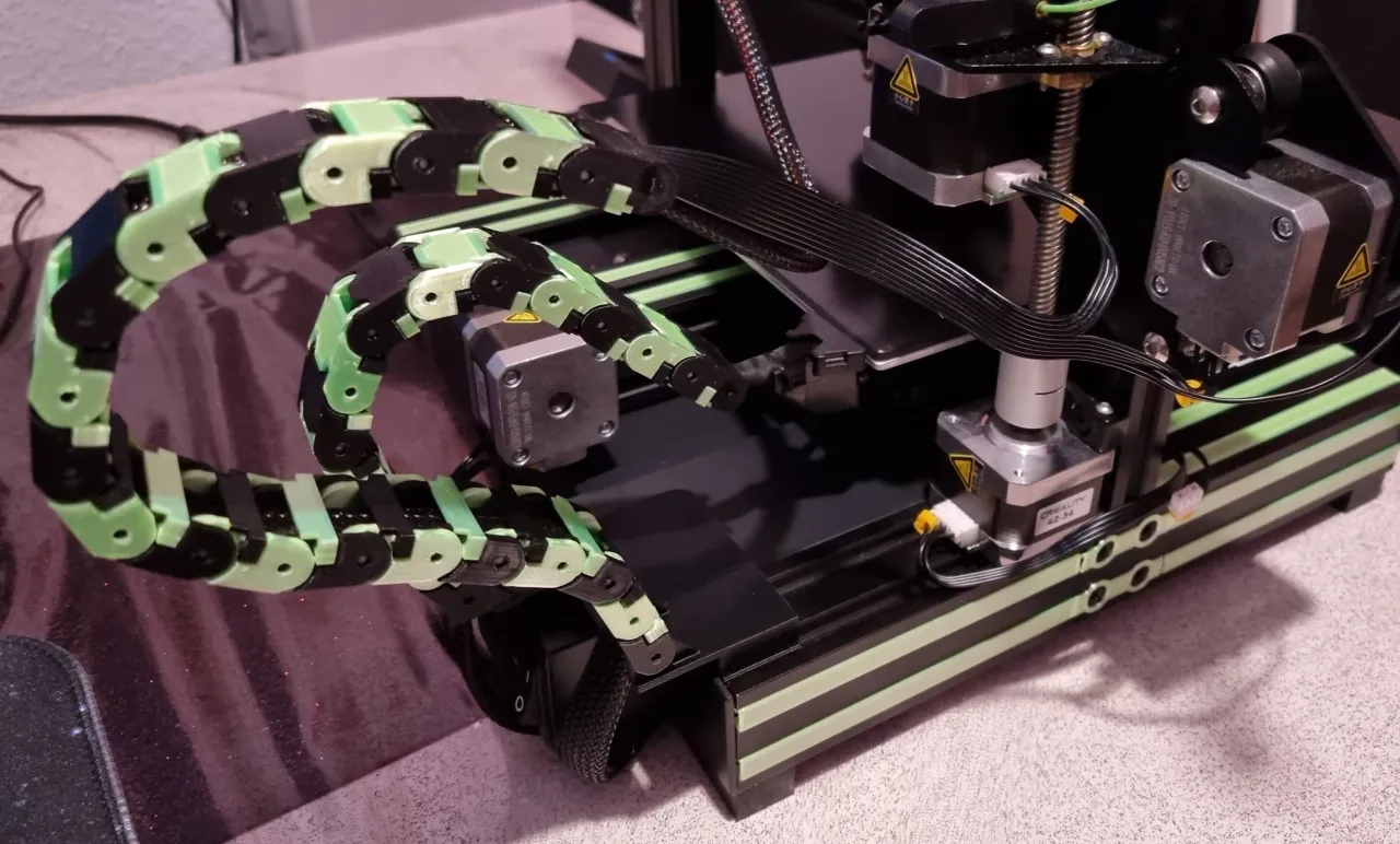 Reinforced Cable Chains for 3D Printer by Man-in-Black | Download free ...