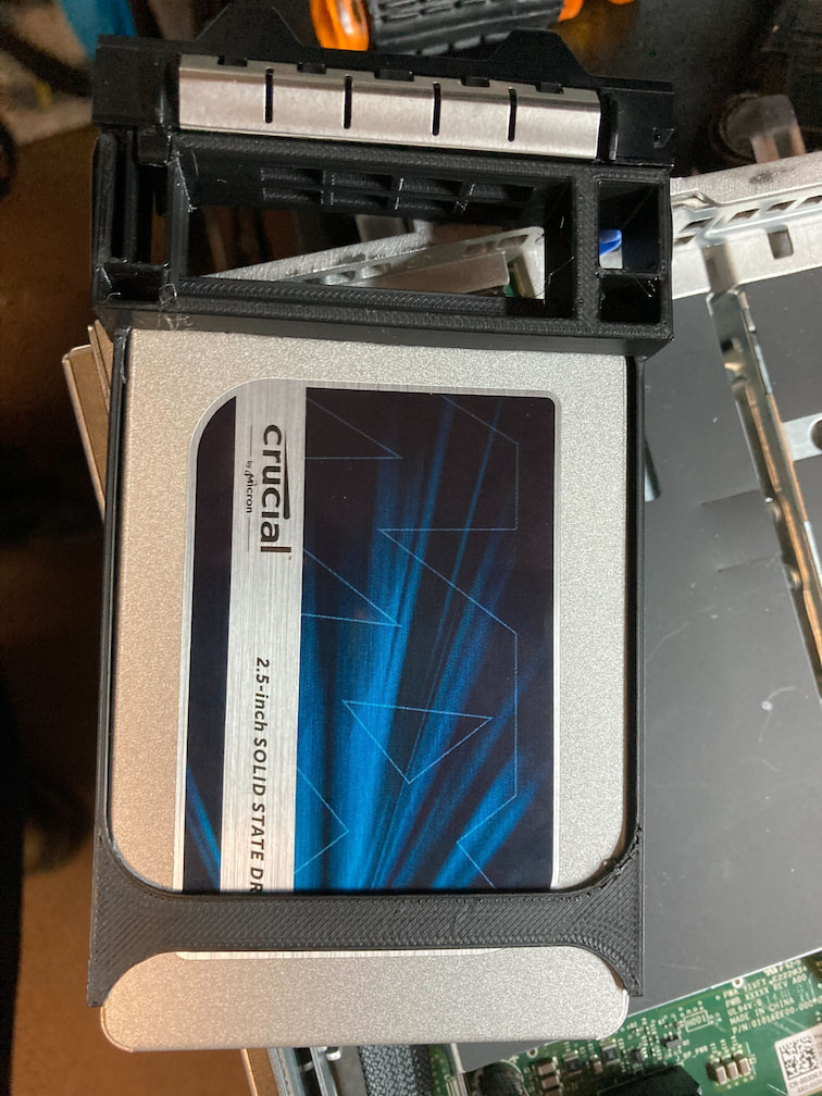 Dell PowerEdge R720xd Rear 2.5in Drive Caddy od autora James Stocking ...