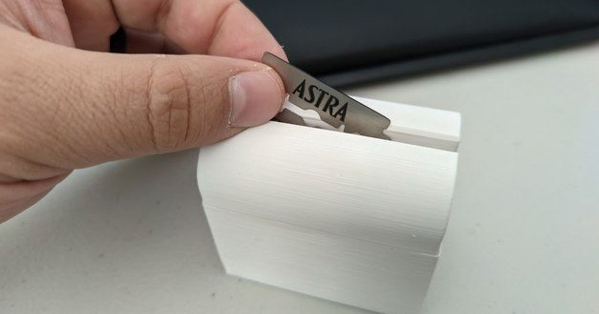 Safety razor blade disposal case by btadeus | Download free STL model ...