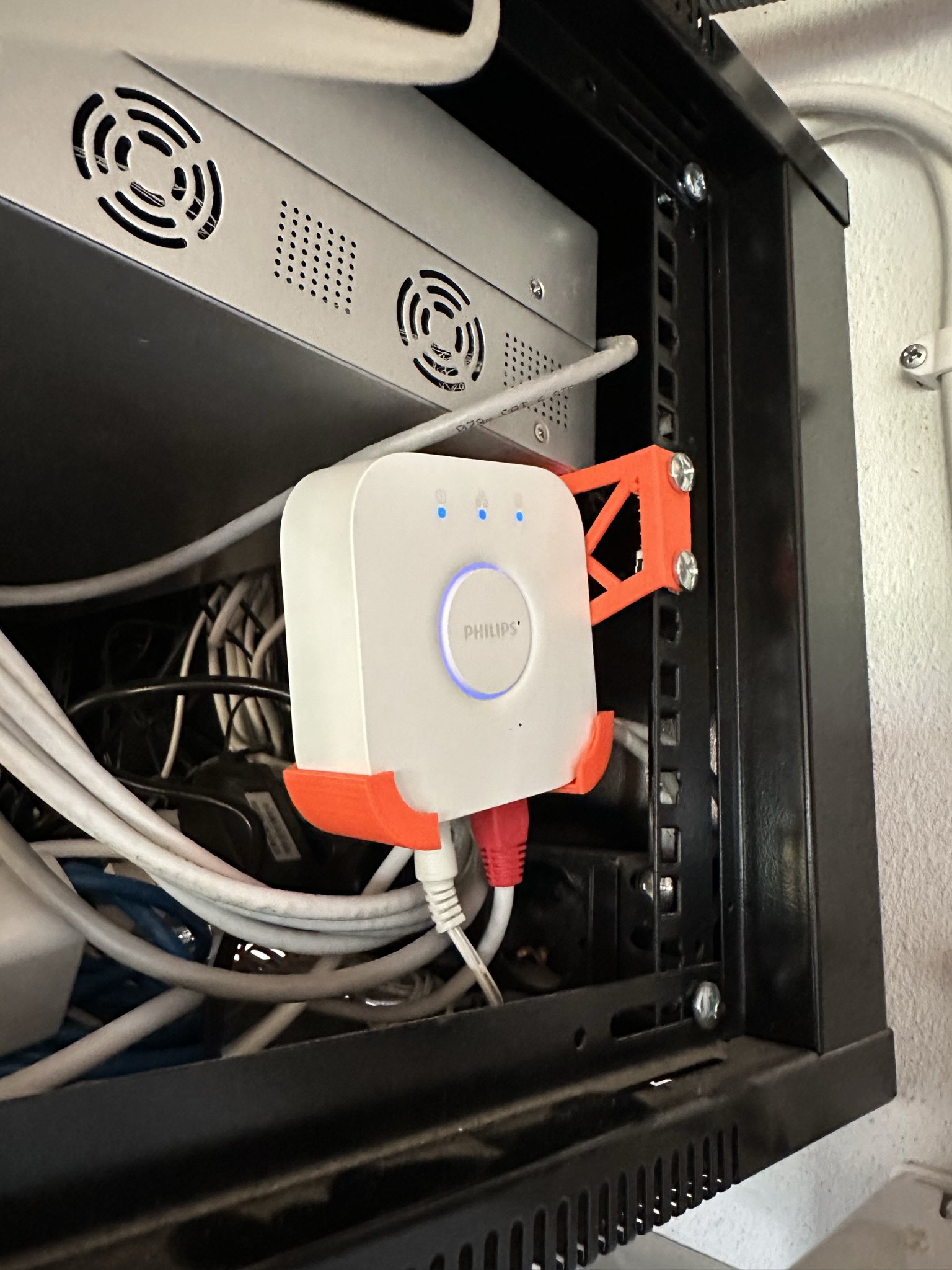 Philips Hue sidemounted rack holder by PAPHOTOGRAPHY | Download free ...