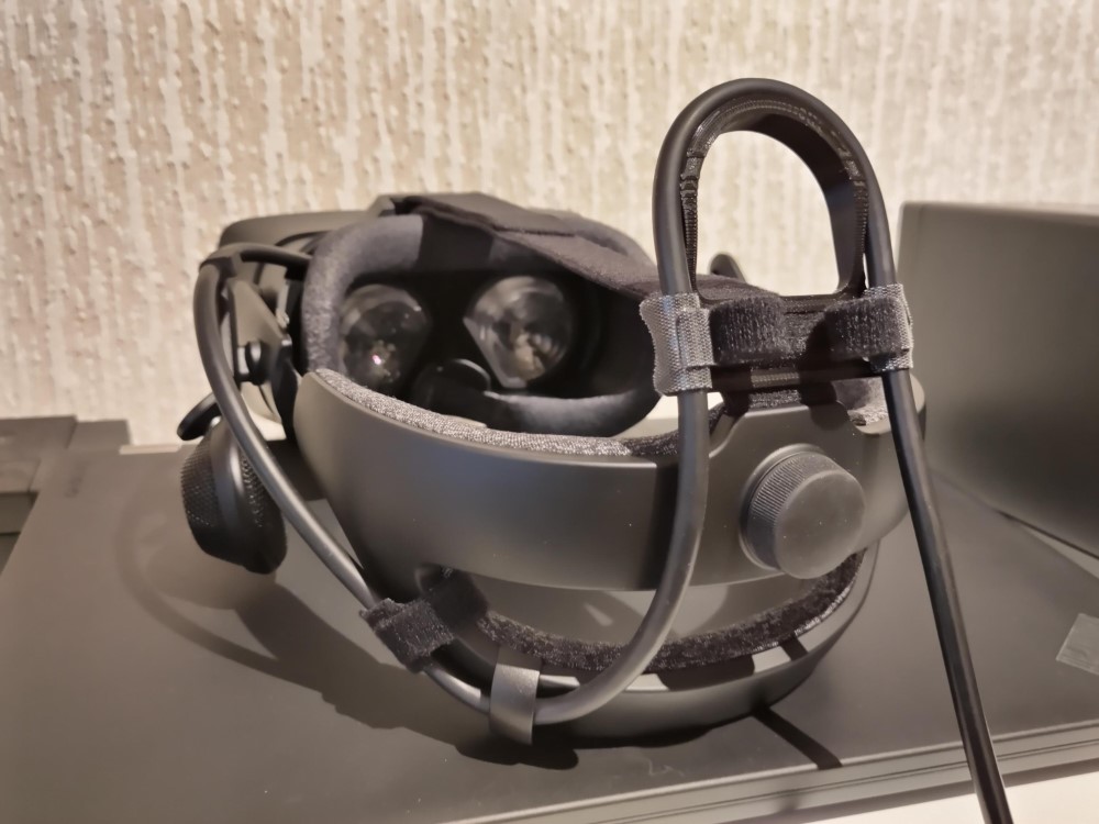 Valve Index cable strain relief with upper guide by PeaKay | Download ...