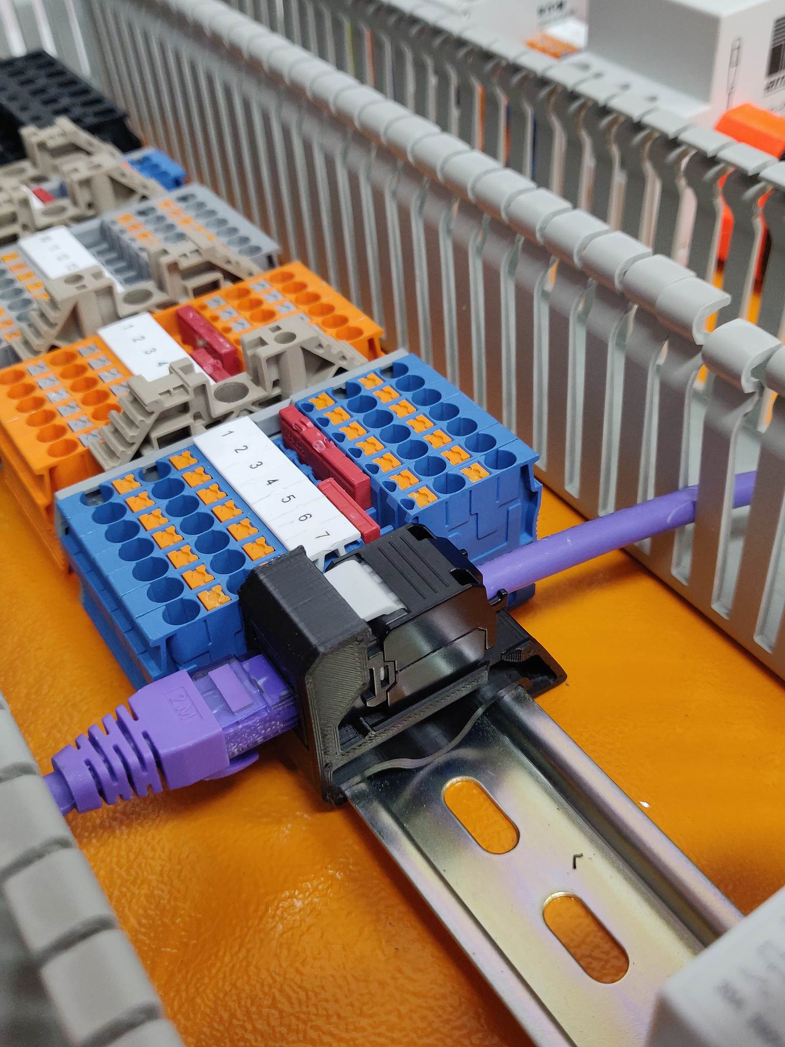 Keystone Jack Mounting for DIN rail by Gdoniu93 | Download free STL ...