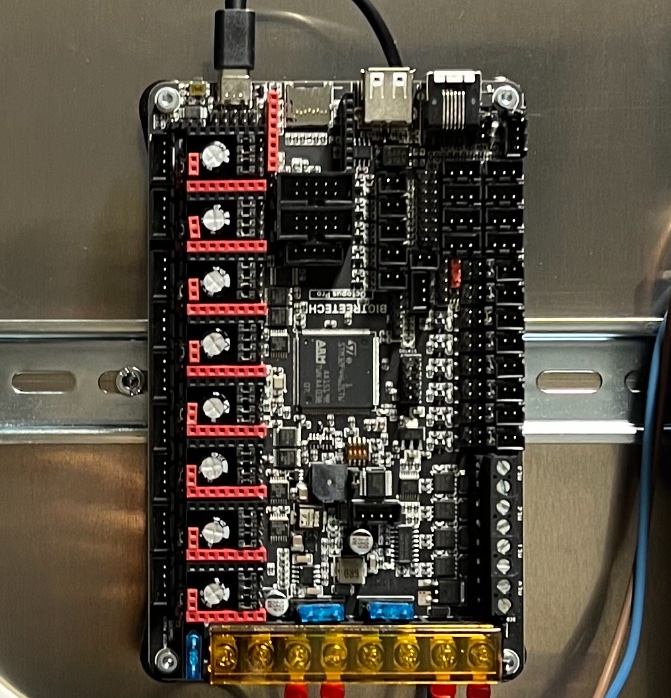 Vertical DIN Mount for BTT Octopus Pro by dave | Download free STL ...