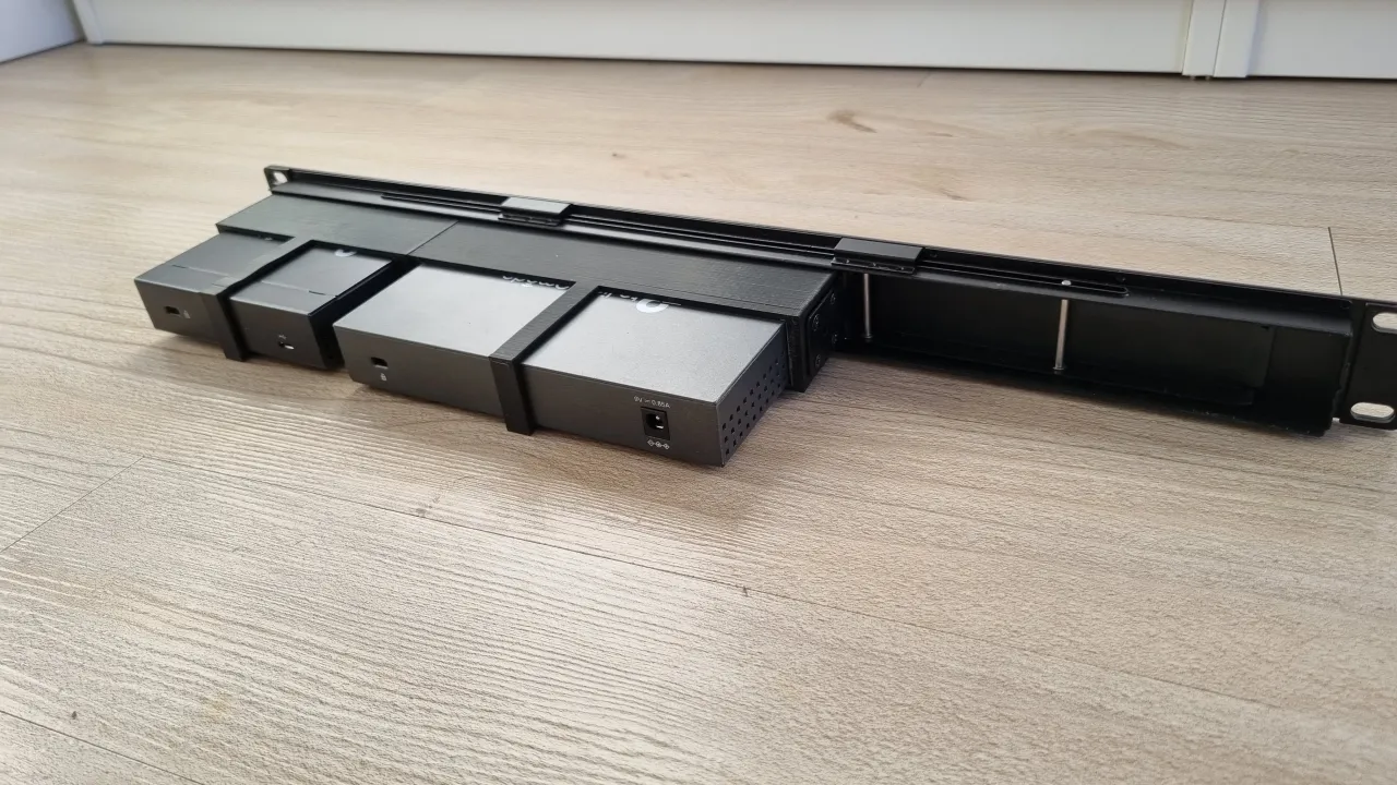 TP-Link ER605 OC200 19 inch rack mount by melvinfec | Download free STL ...