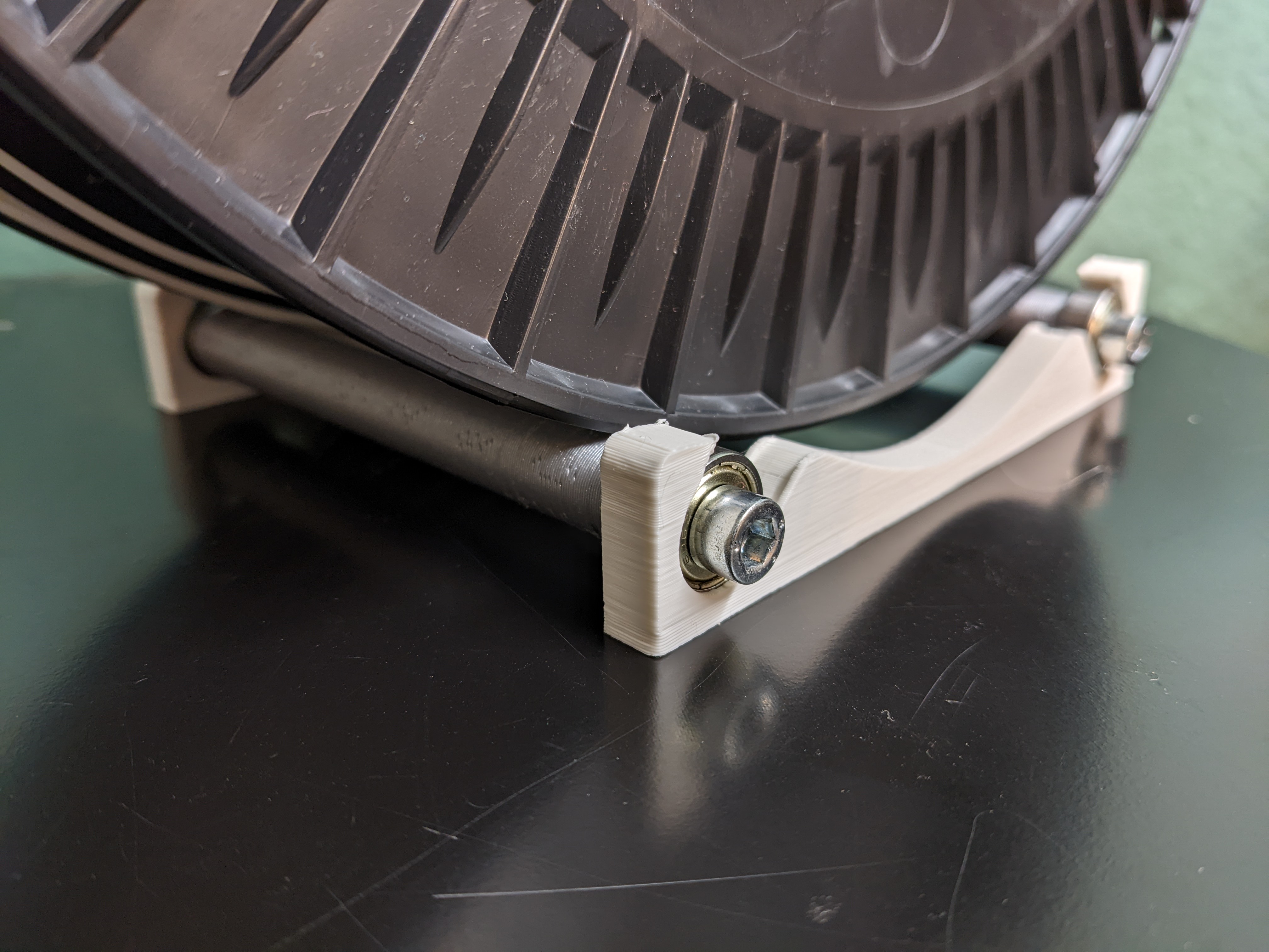 Low profile quick-swap Spool roller holder; Also for wide rolls of ...