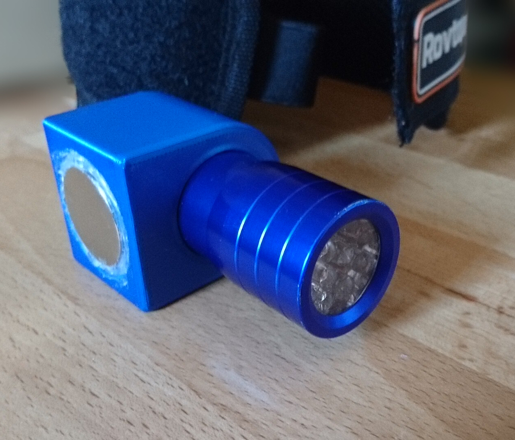Magnetic flashlight mount by Antimaterie | Download free STL model ...