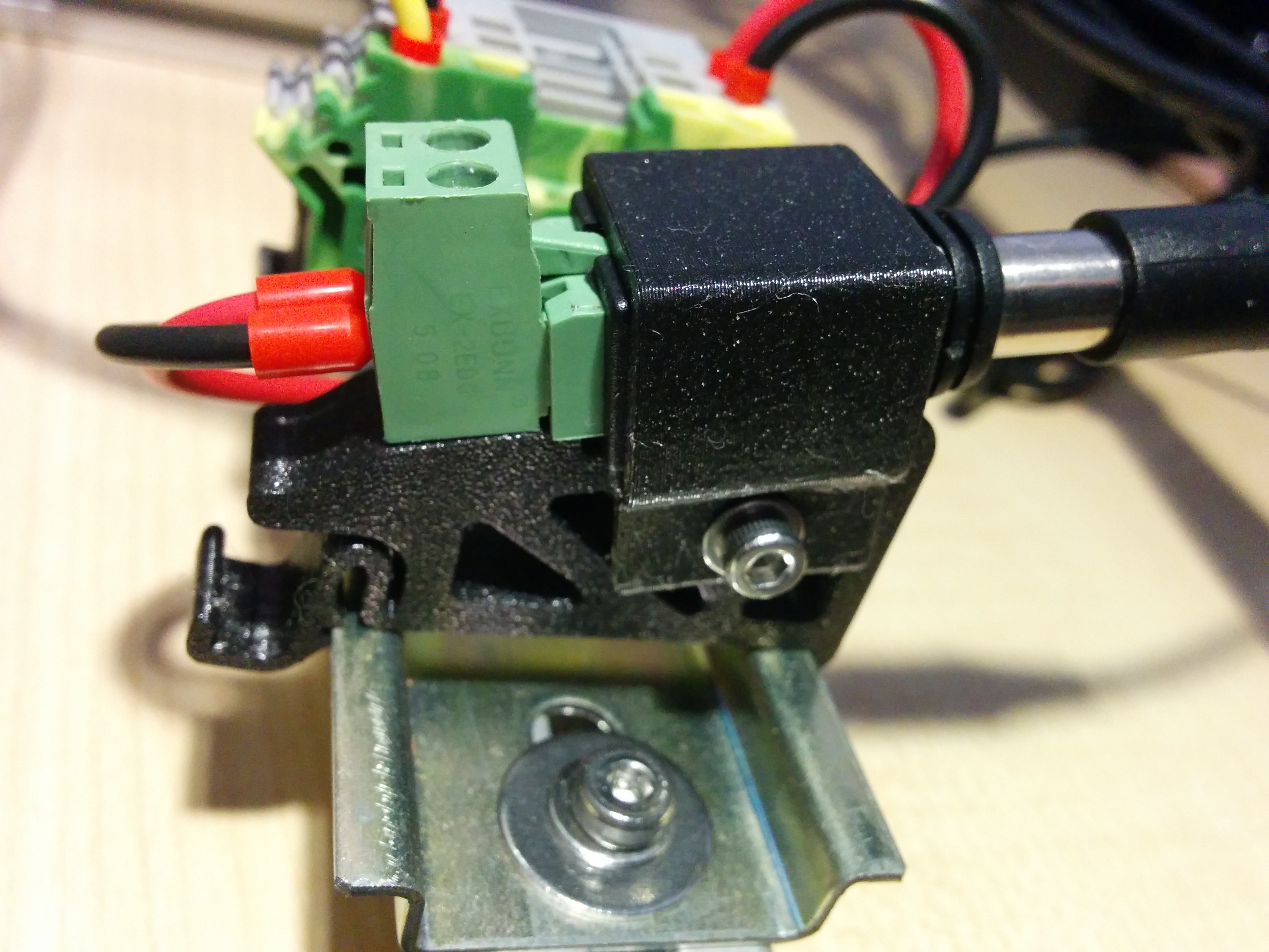 Barrel Jack Adapter DIN-Rail Mount by rahix | Download free STL model ...