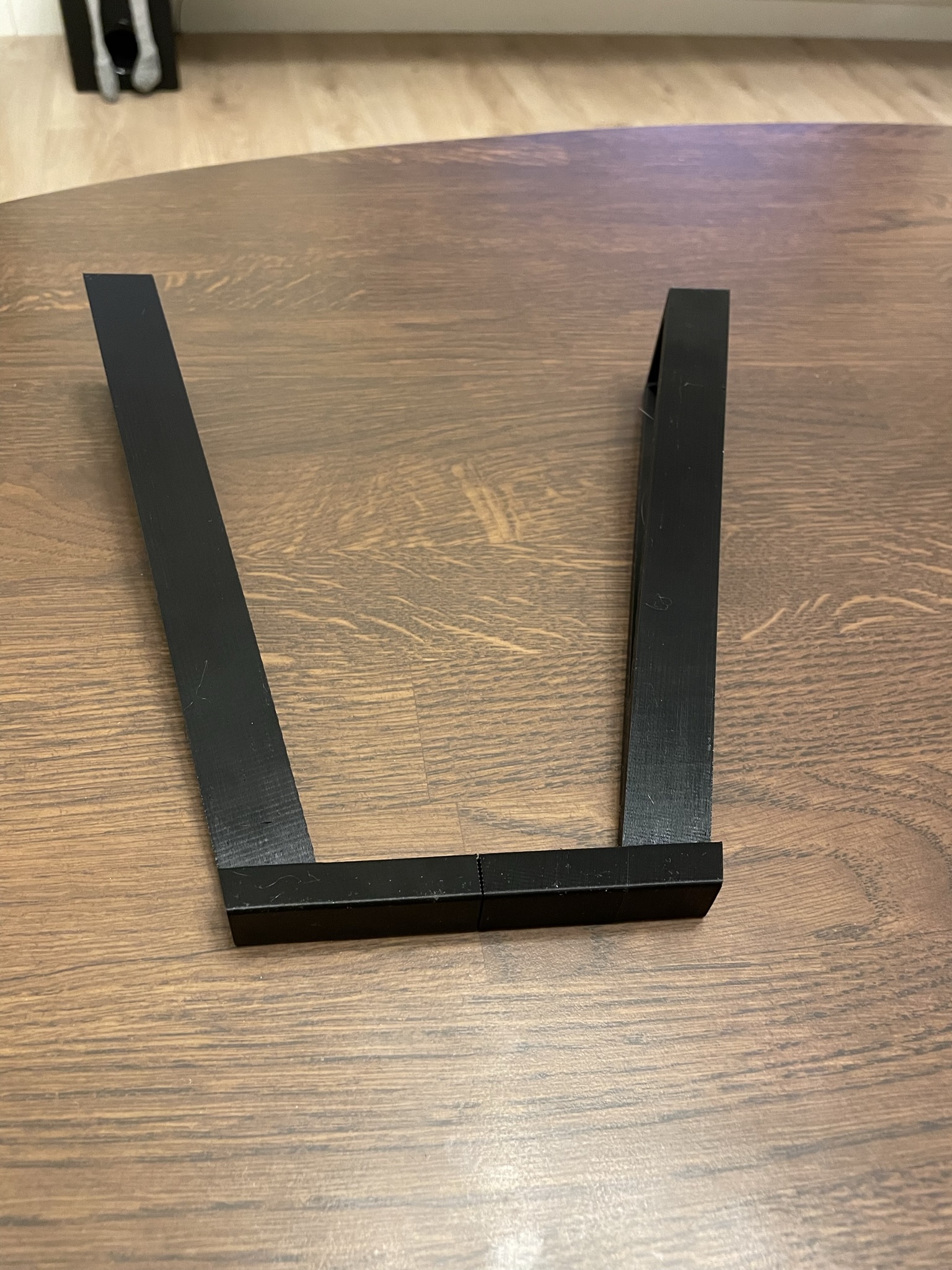 V style low profile laptop stand/riser by rikskeff | Download free STL ...