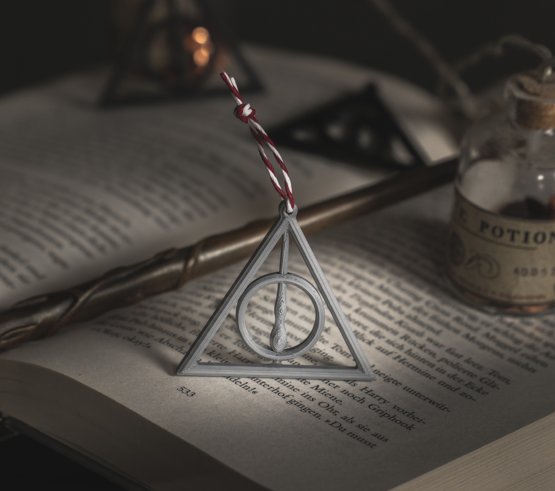 Deathly Hallows Rotating Pendant par Henry | Téléchargez gratuitement ...