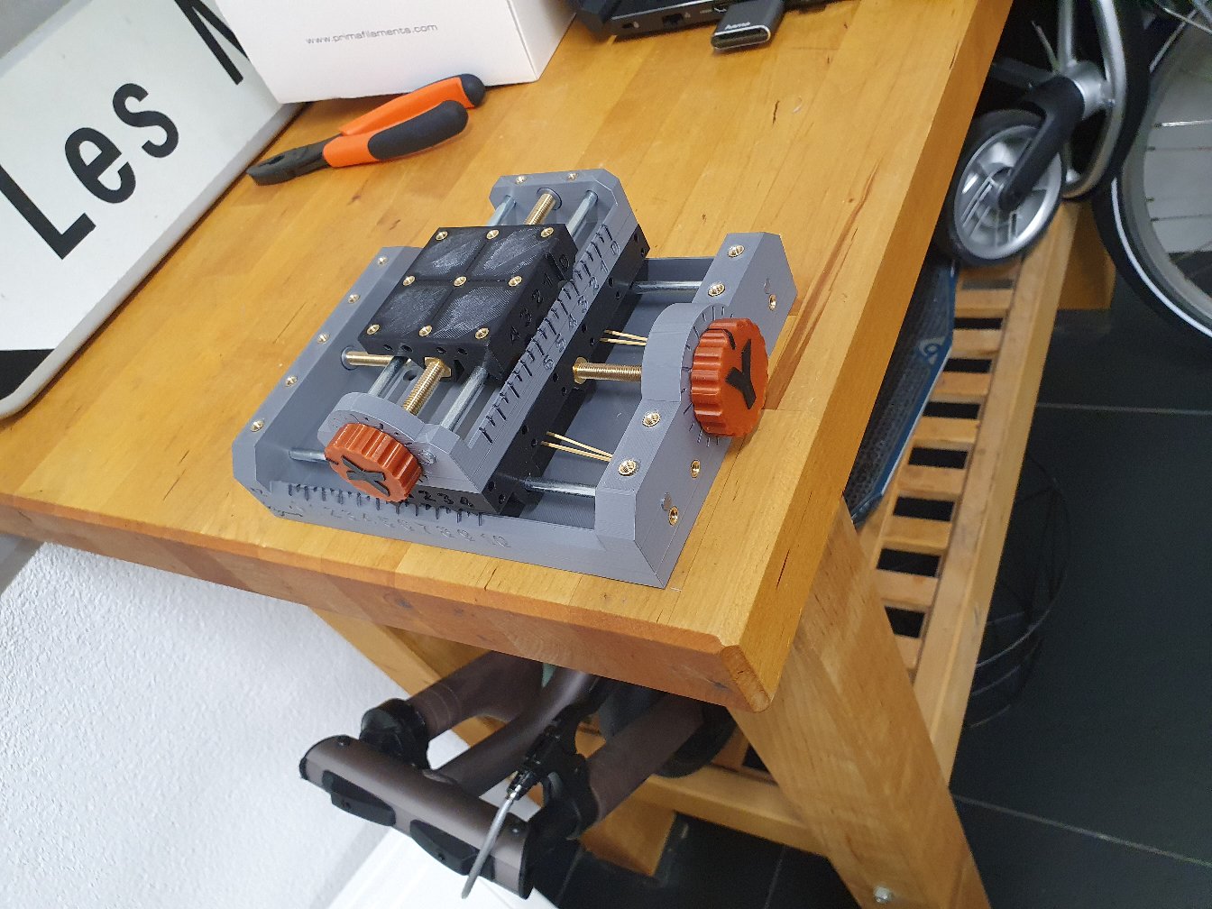 Linear Stages / Positioning Tables for measurements - XYZ-table by ...