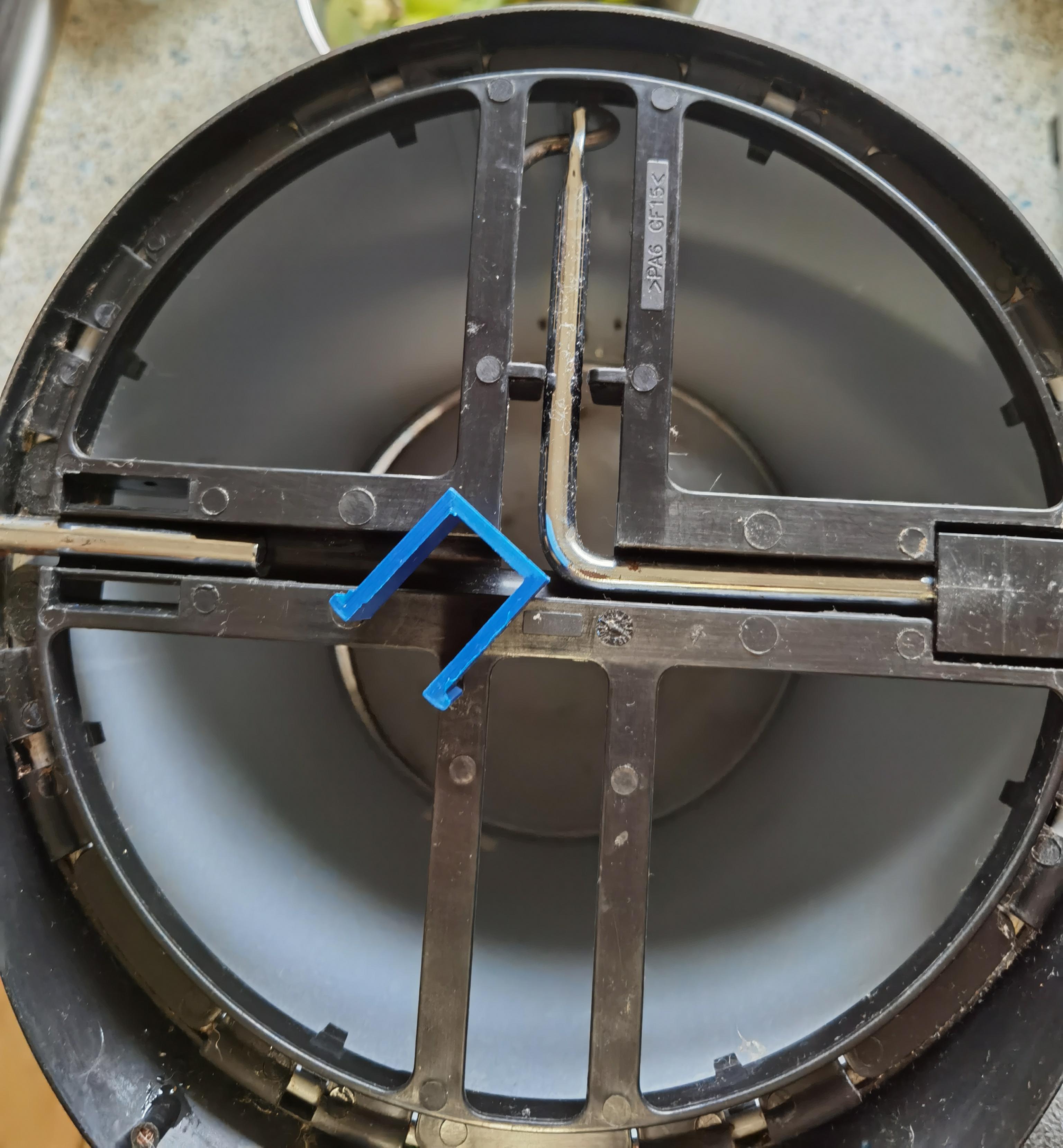 Treteimerkralle - claw for a trash can by GPHerb | Download free STL ...