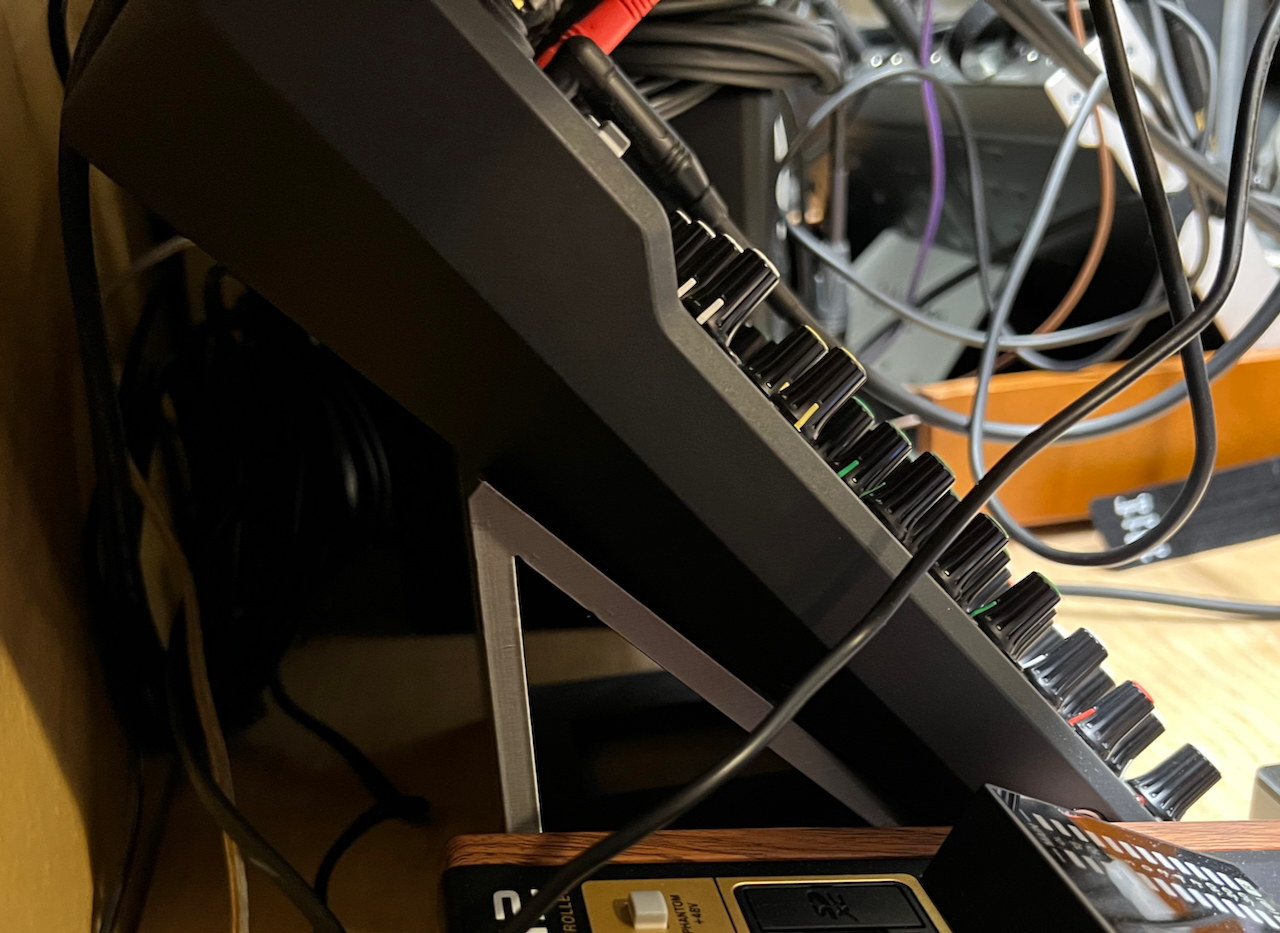 Synthesizer Stand 45 degree angle by RobertusMaximus | Download free ...