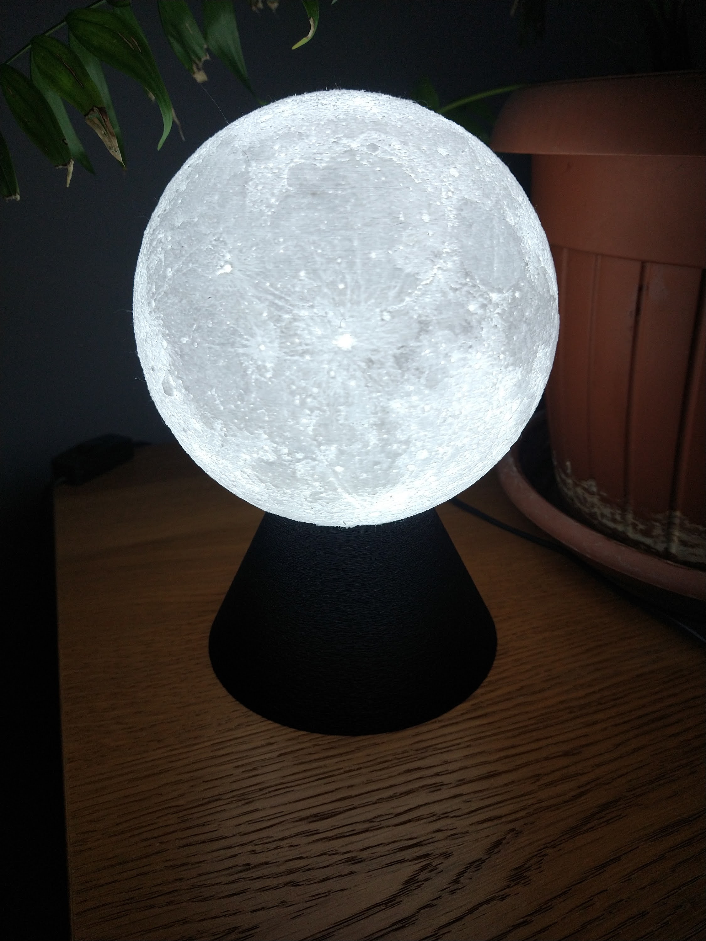 Lithophane Moon Lamp with G9 bulb mount by Mikołaj | Download free STL ...