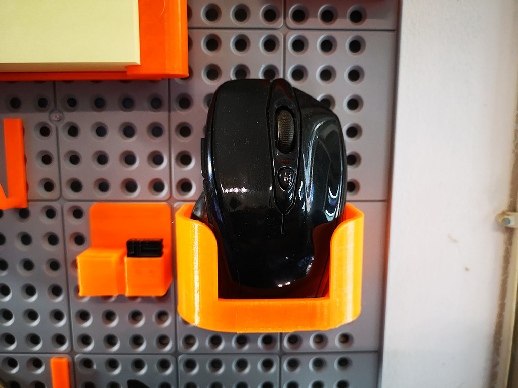 Mouse holder for Keter Pegboard by ciubecca | Download free STL model ...