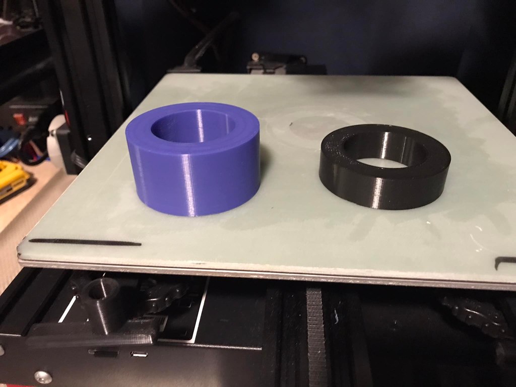 Ender 3 Style Filament Spool Locking Clips and Spacers par JEBurroughs ...