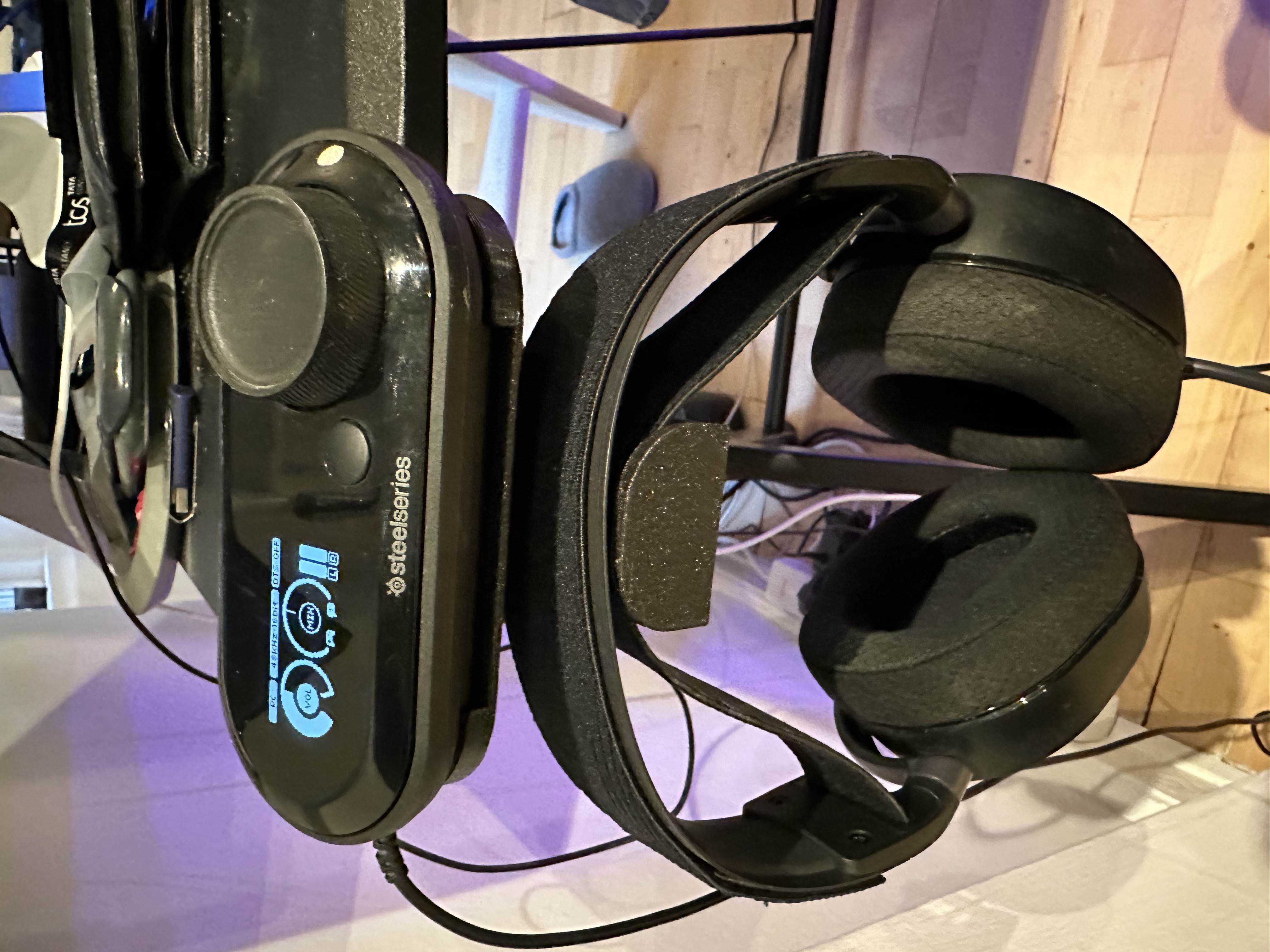 SteelSeries GameDAC desk mount with headset holder by Oliver CK ...