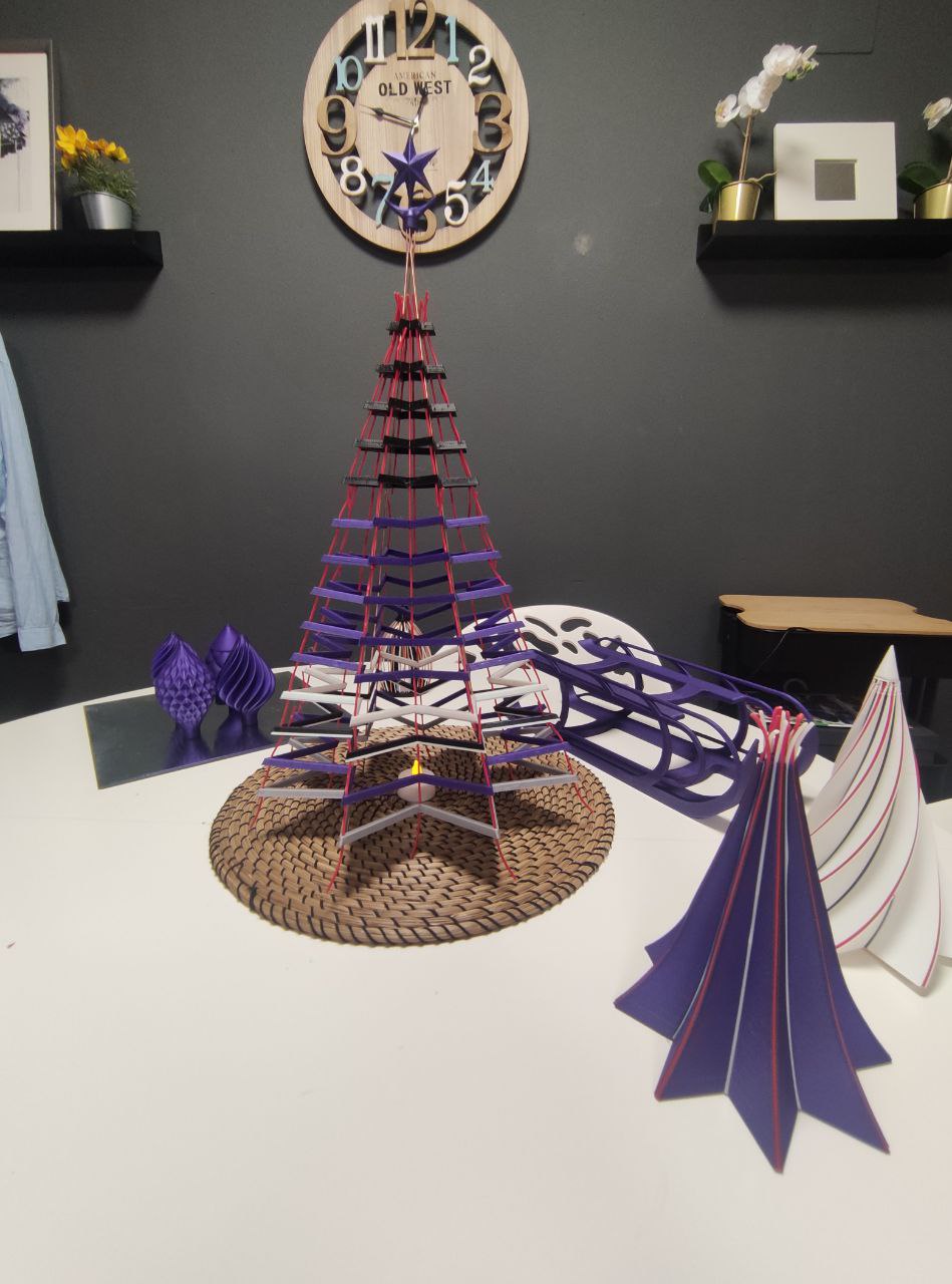 Scalable tree with union of filaments by Ljhtom (Javier Hernando ...