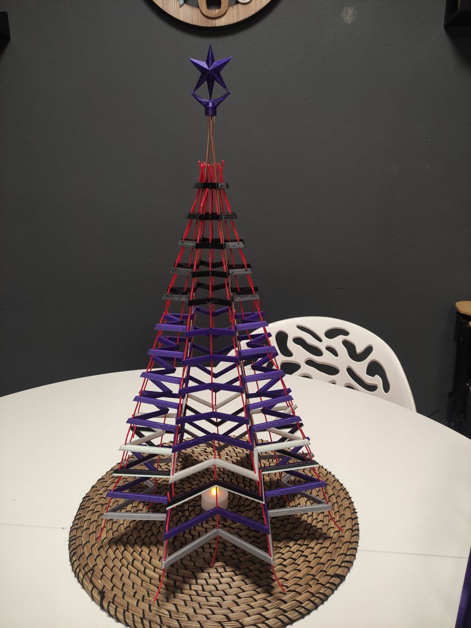 Scalable tree with union of filaments by Ljhtom (Javier Hernando ...