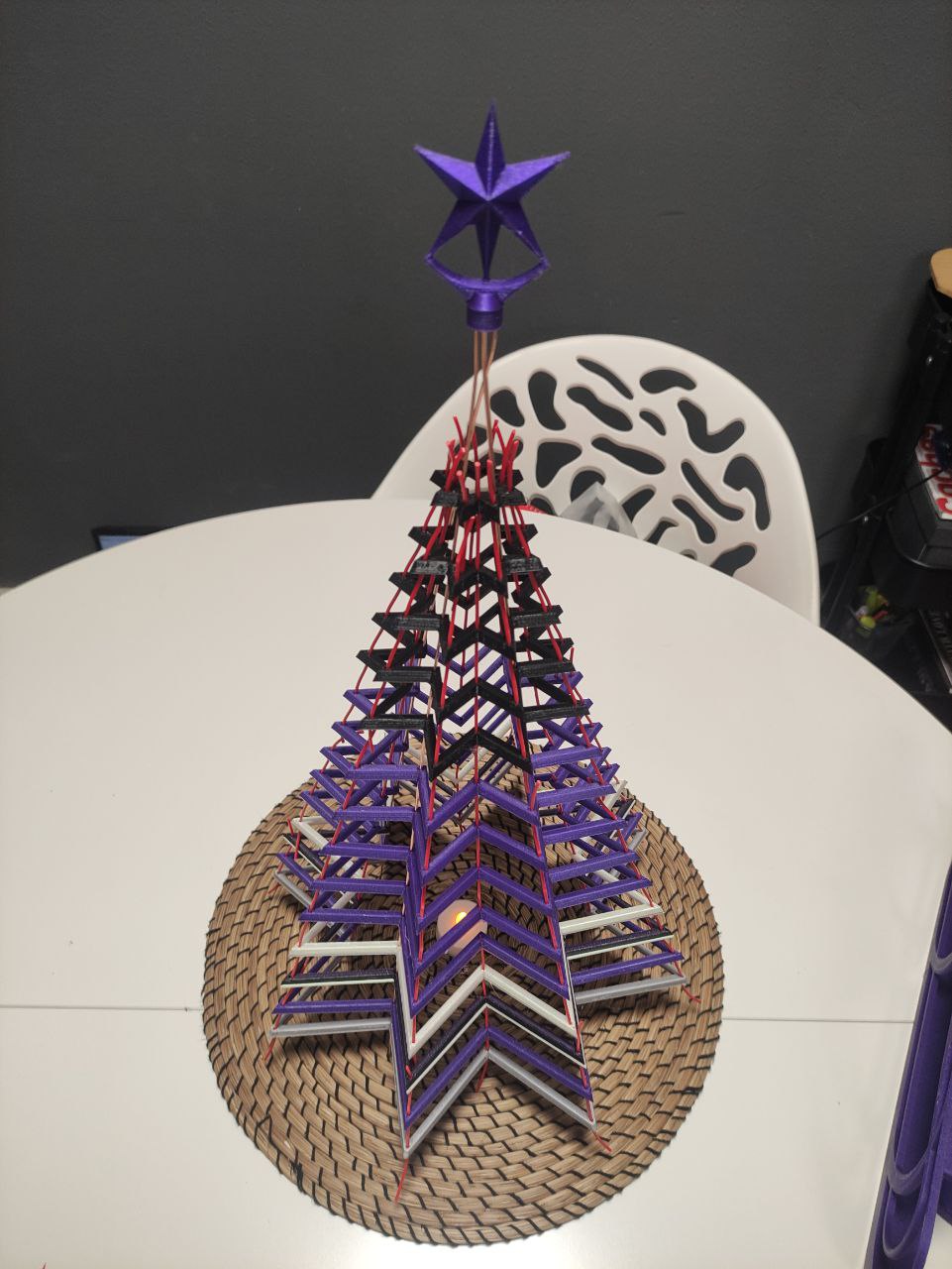 Scalable tree with union of filaments by Ljhtom (Javier Hernando ...